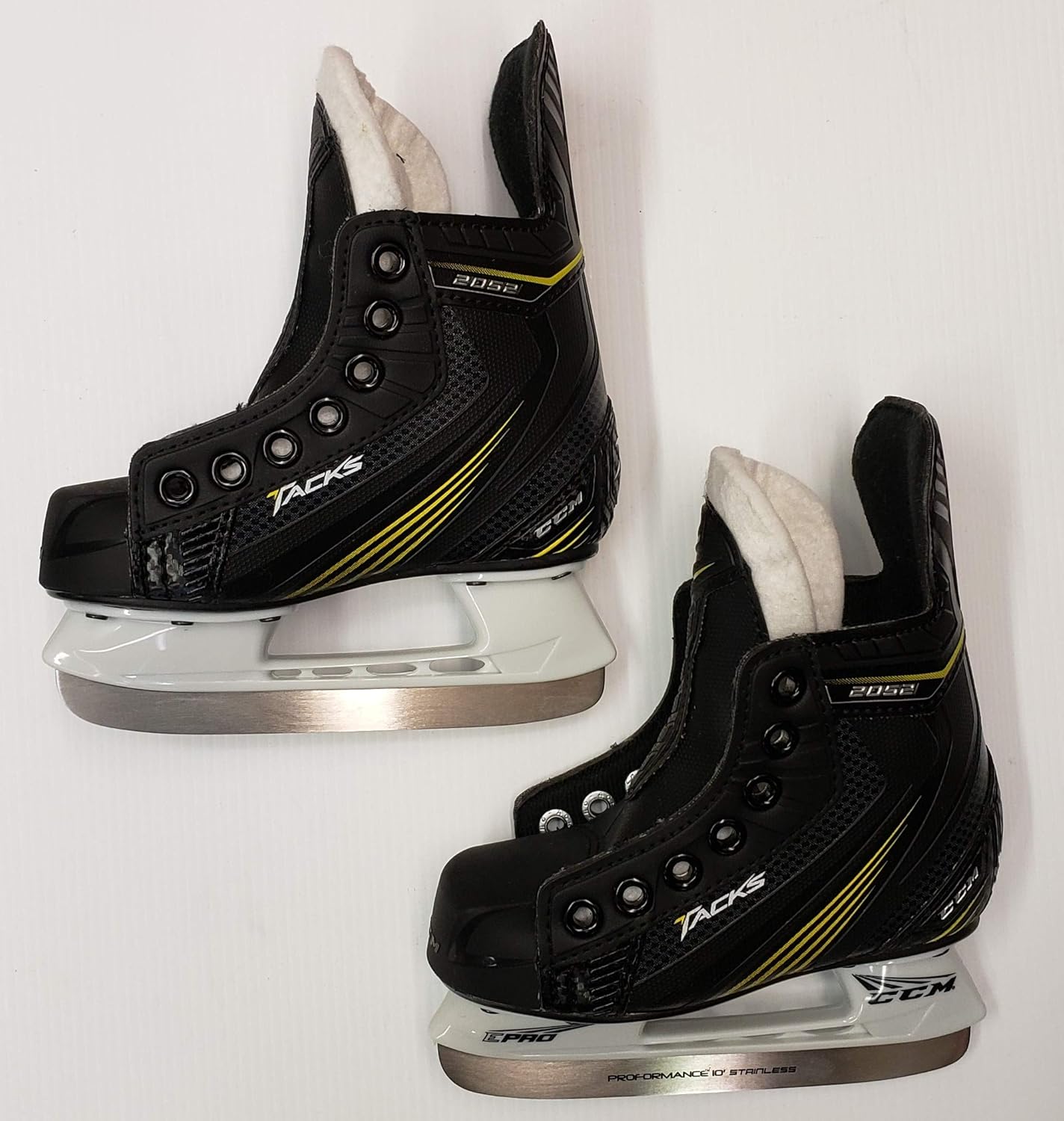 Amazon.com : Tacks 652 T2052 Youth Skates Size 8 D : Sports & Outdoors