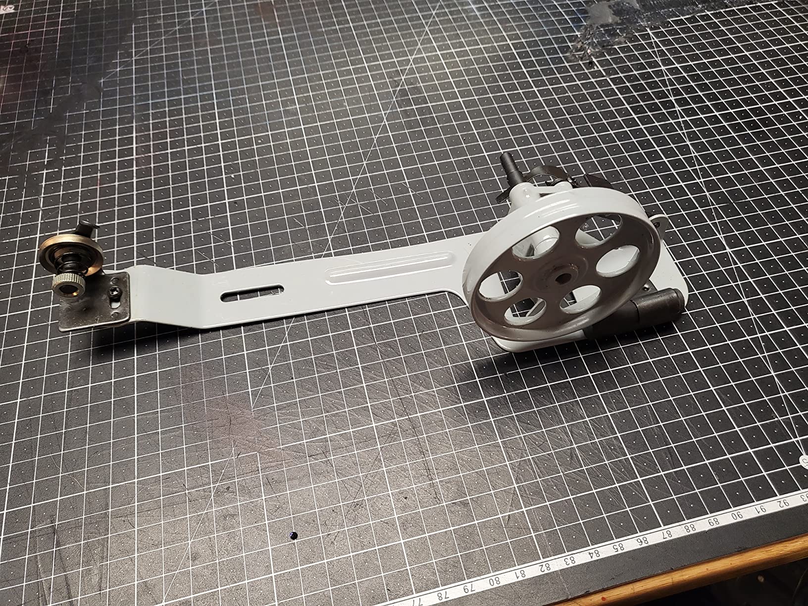 Amazon.com: CONSEW 206RB SINGER 111W 212G INDUSTRIAL SEWING MACHINE ...