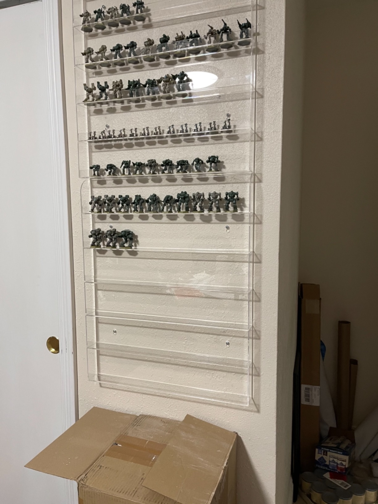 Figure CASEMATIX LED Miniature With Three Tiered Acrylic Miniature ...