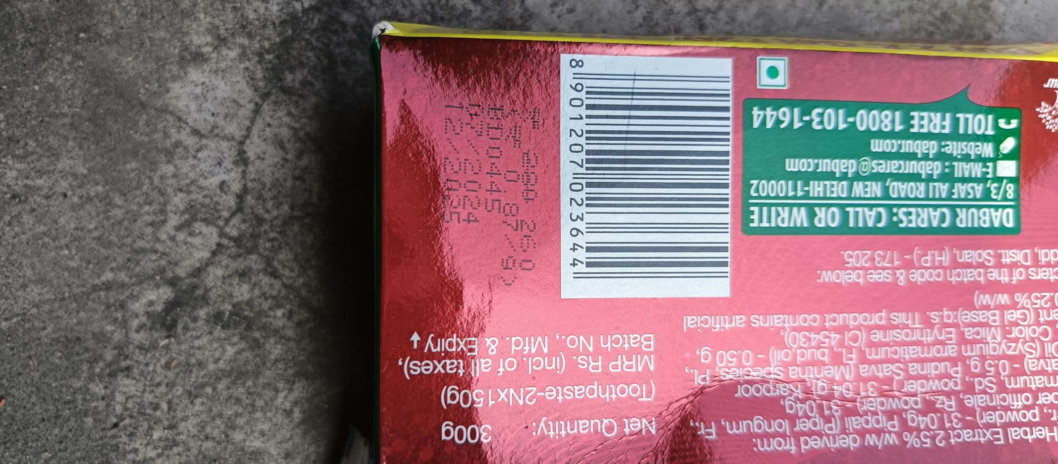 Buy Dabur Red Gel Ayurvedic Toothpaste - 300g (150g x 2, Pack of 4 ...