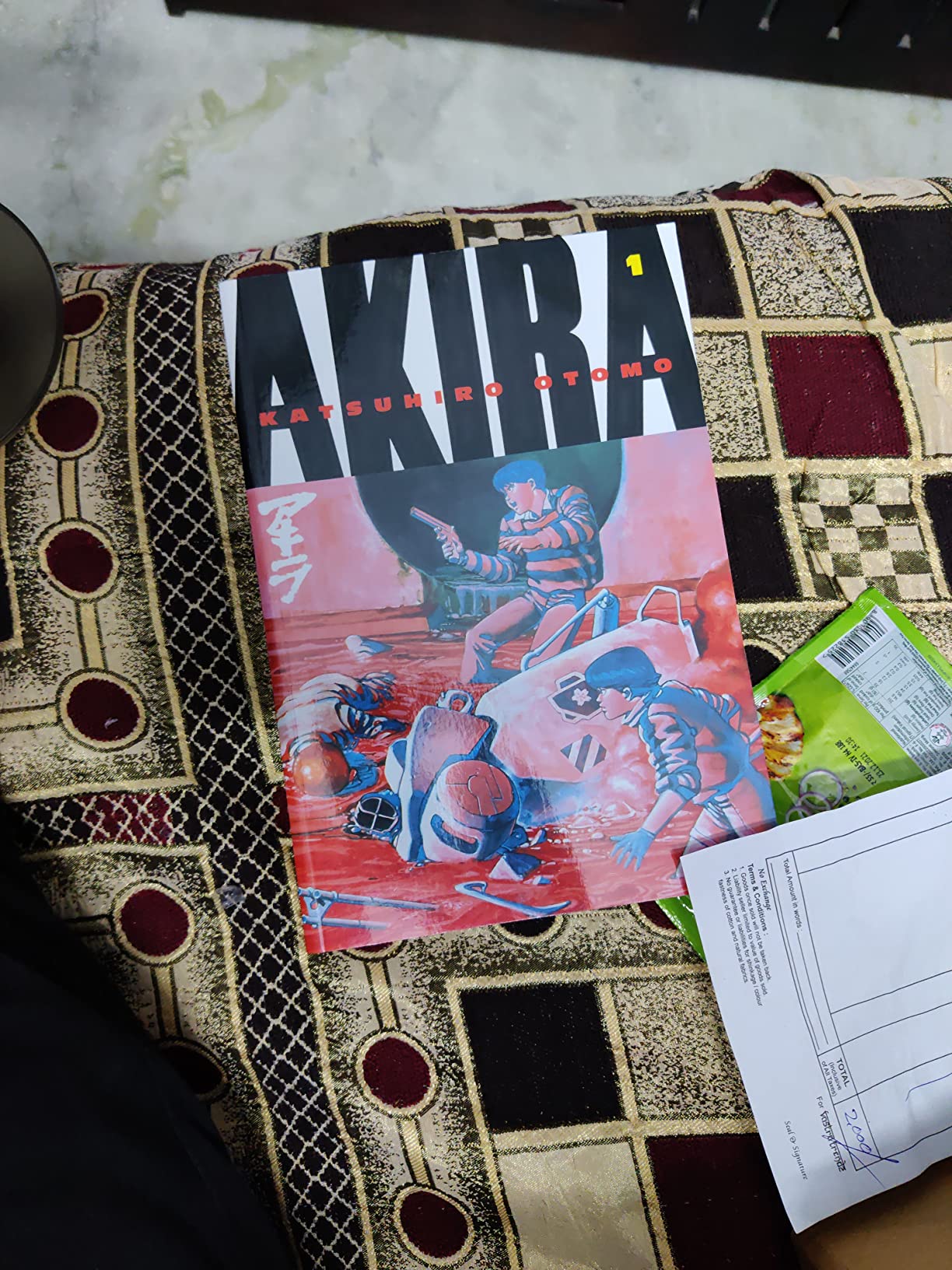 Akira Volume 1 : Otomo, Katsuhiro: Amazon.in: Books