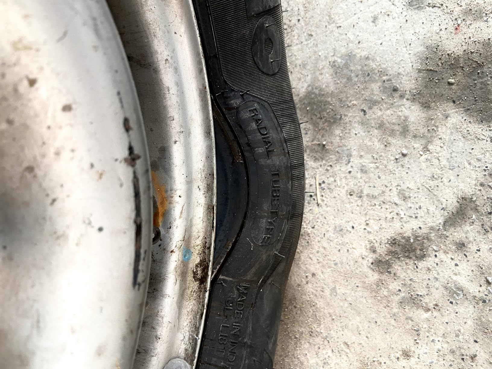 Apollo tyres Amazer 4G Life 145/80 R12 74T Tubeless Car Tyre : Amazon ...