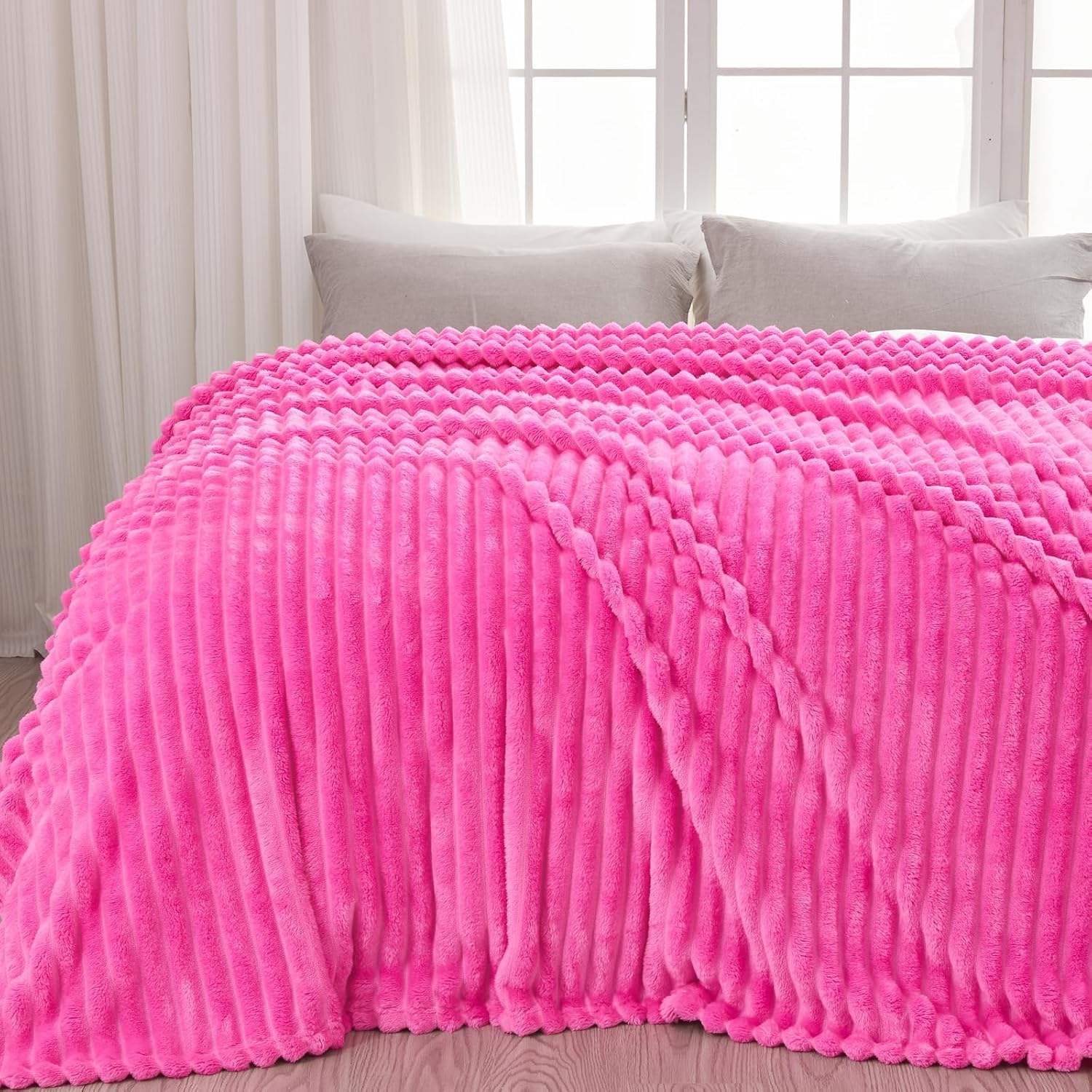 Amazon.com: NEWCOSPLAY Super Soft King Blanket Hot Pink Premium Silky ...