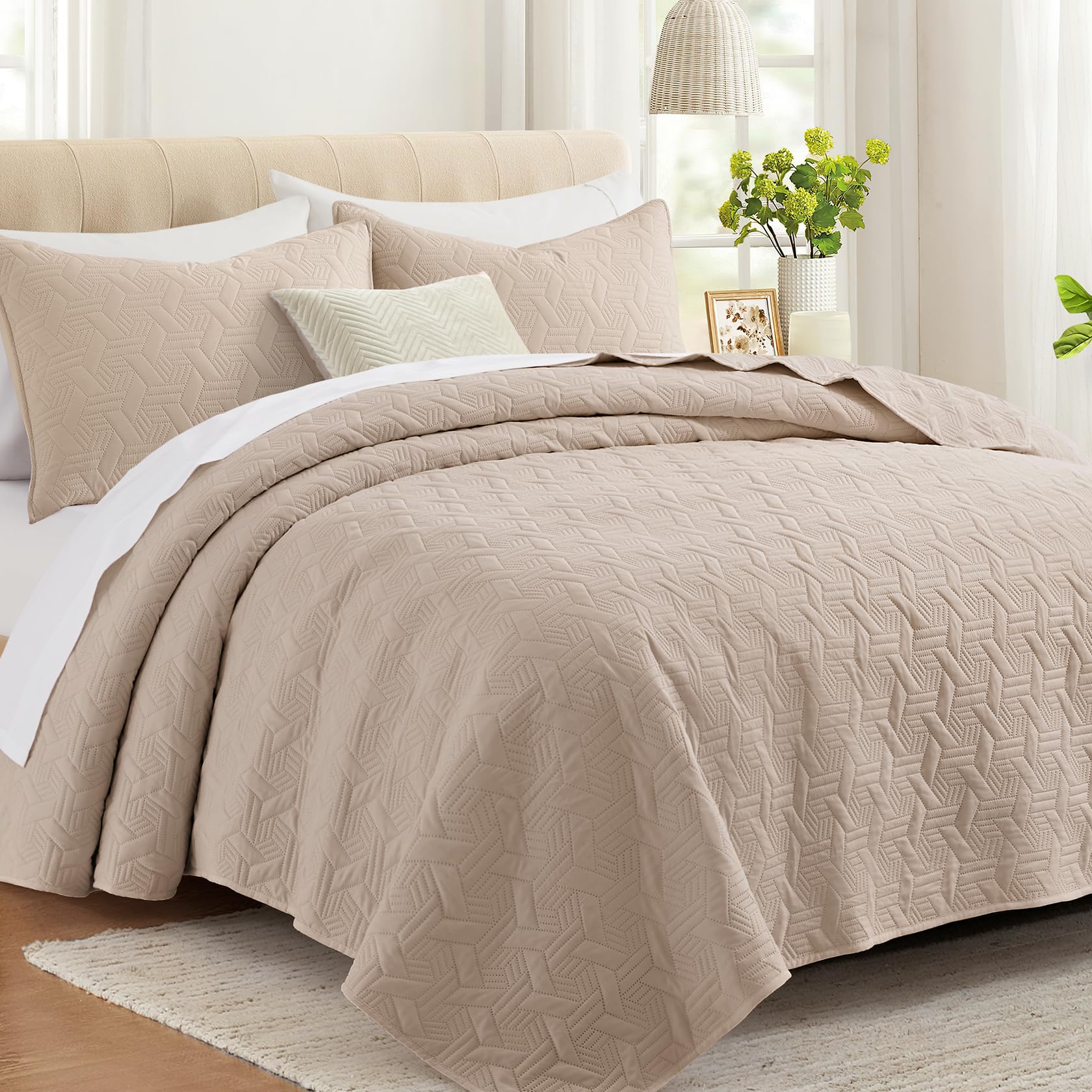 Amazon.com: Lavsiry Light Camel Quilt Full/Queen Size Bedding Set ...