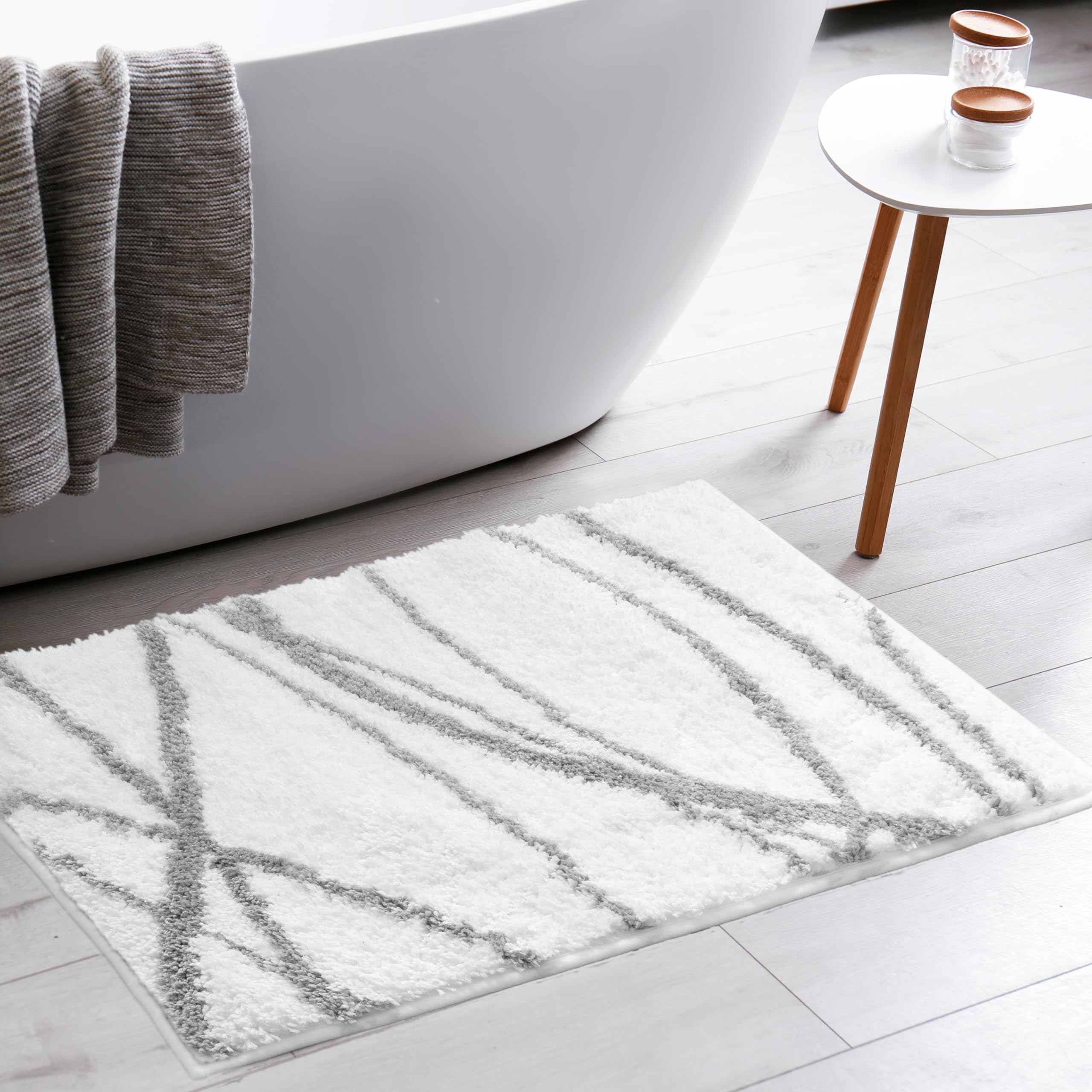 Amazon.com: Tititex Luxury White Grey Curve Line Bathroom Rug, 16x24 ...