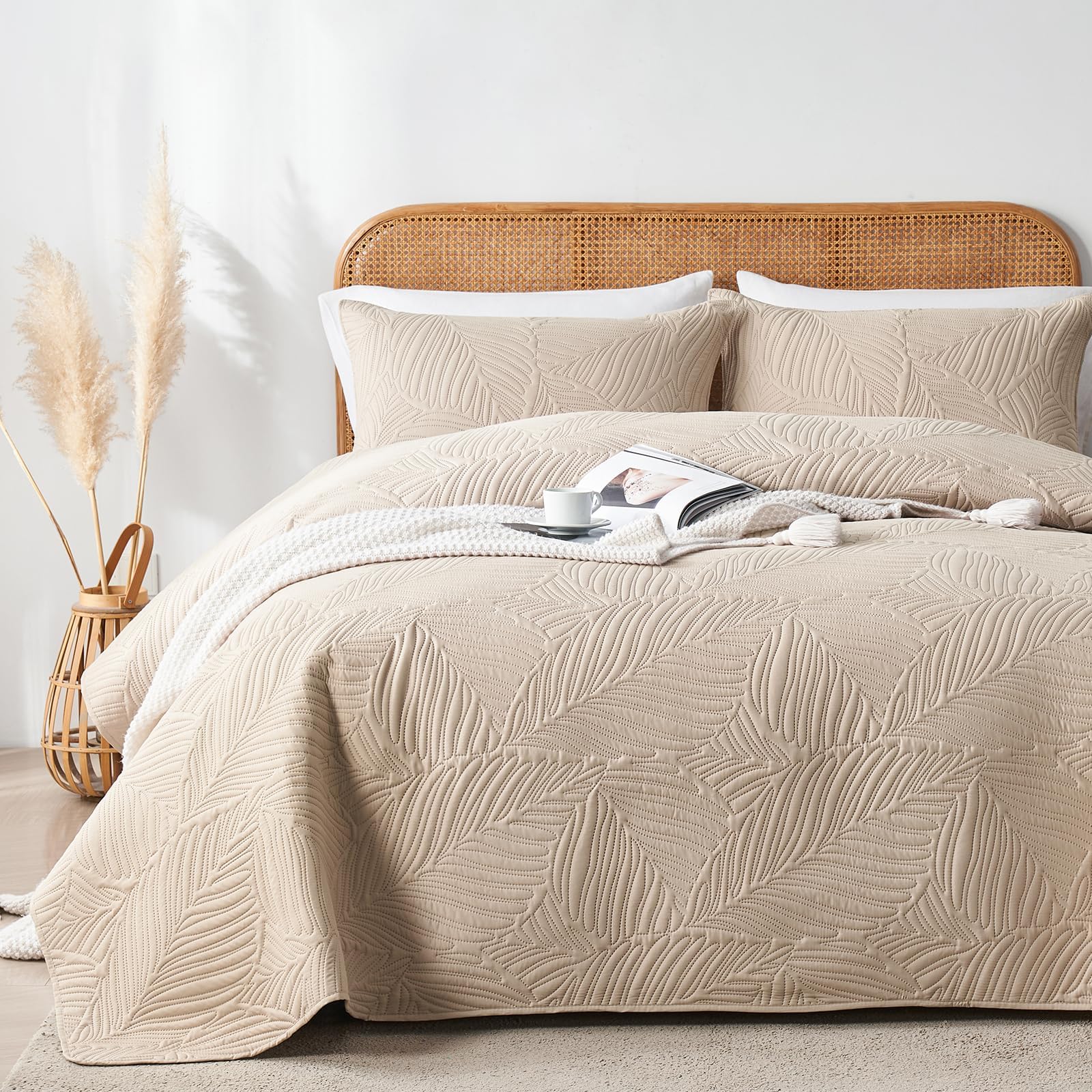 Amazon.com: Beige Full/Queen Quilt Set - 3-Piece Bedding Coverlet, Soft ...