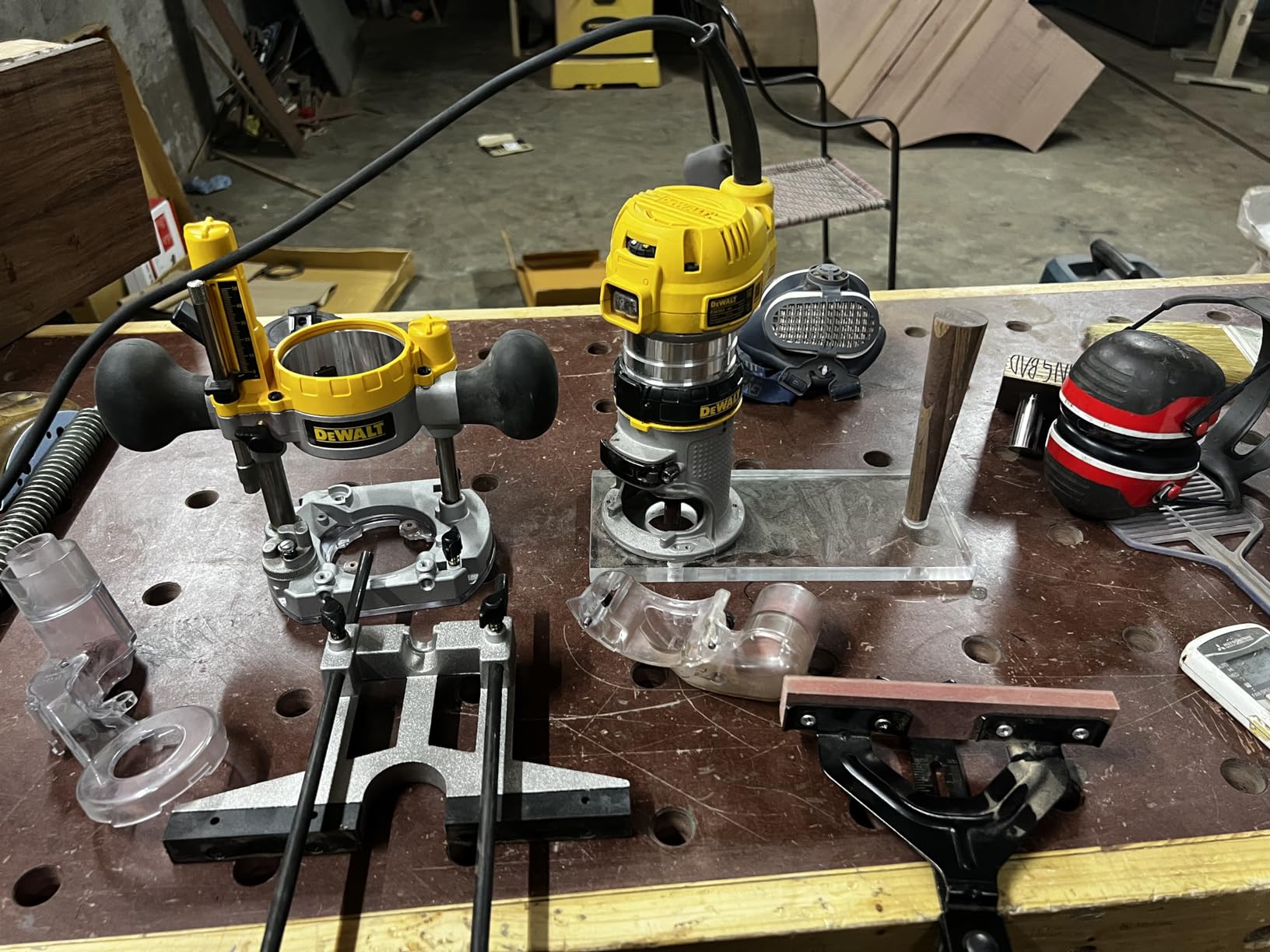 DEWALT D26200-QS 900W 8mm Compact Fixed Base Router (Black & Yellow ...