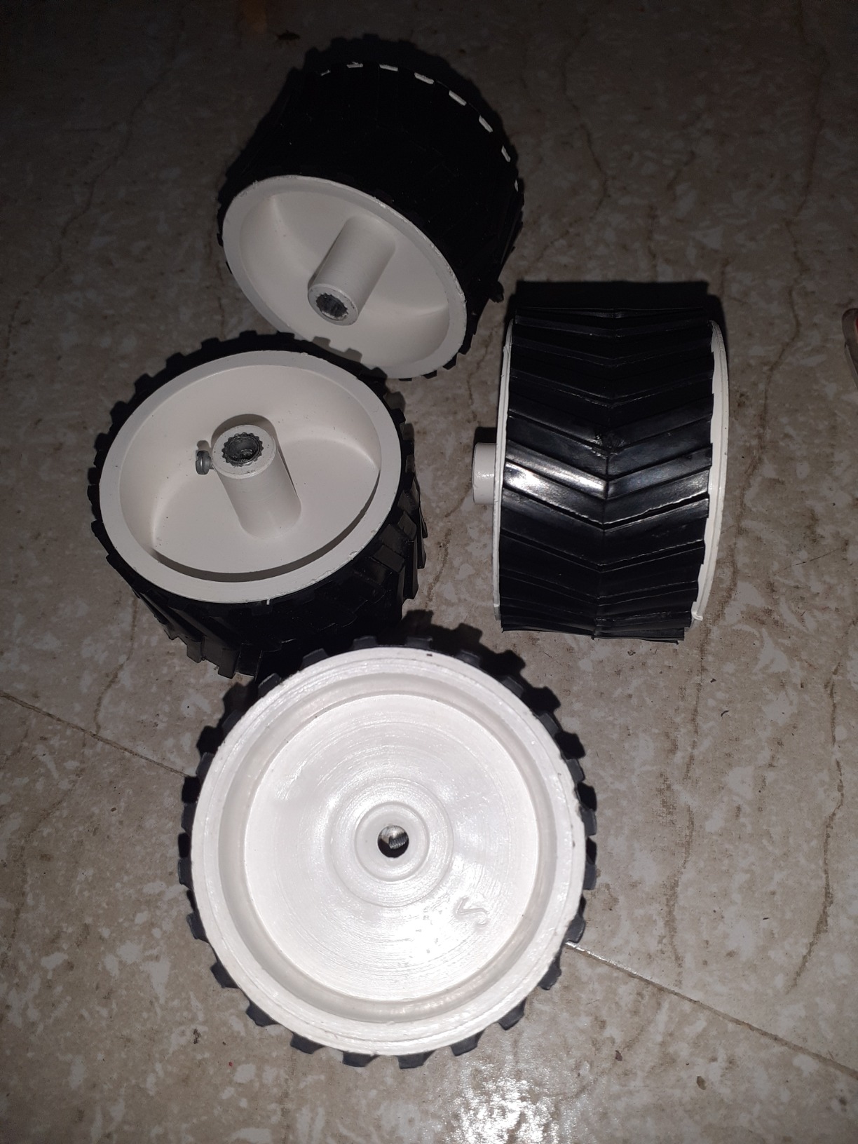 Easy Electronics Tyre for Gear Motor - 7cmx4cm (Robotics & Robowar ...