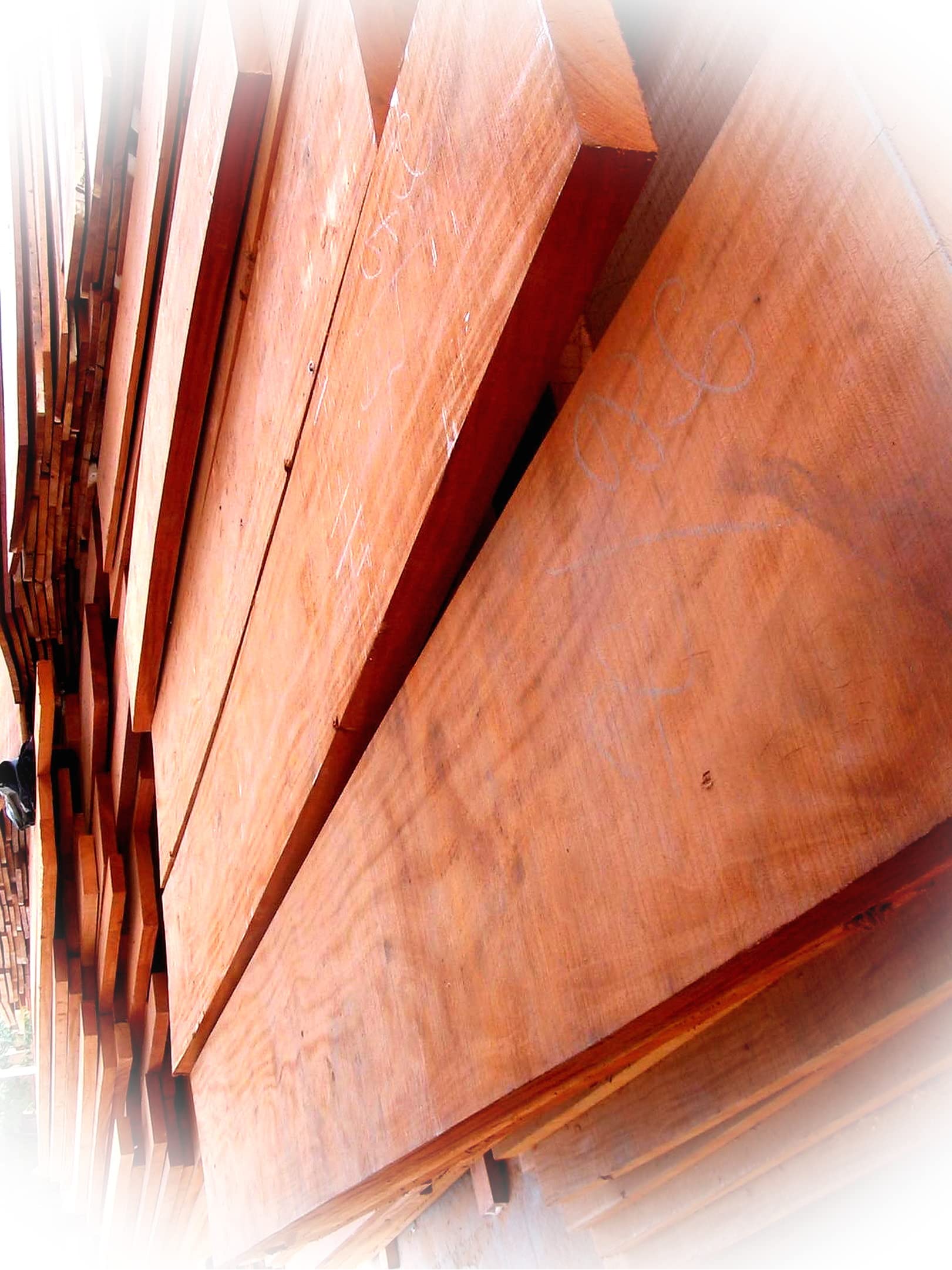 Mahogany Wood Mahogany | OPMAATZAGEN.nl