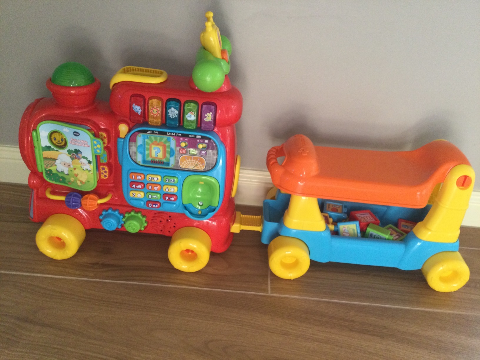 VTech Push & Ride Alphabet Train - Electronic Ride on Train - 181903 ...