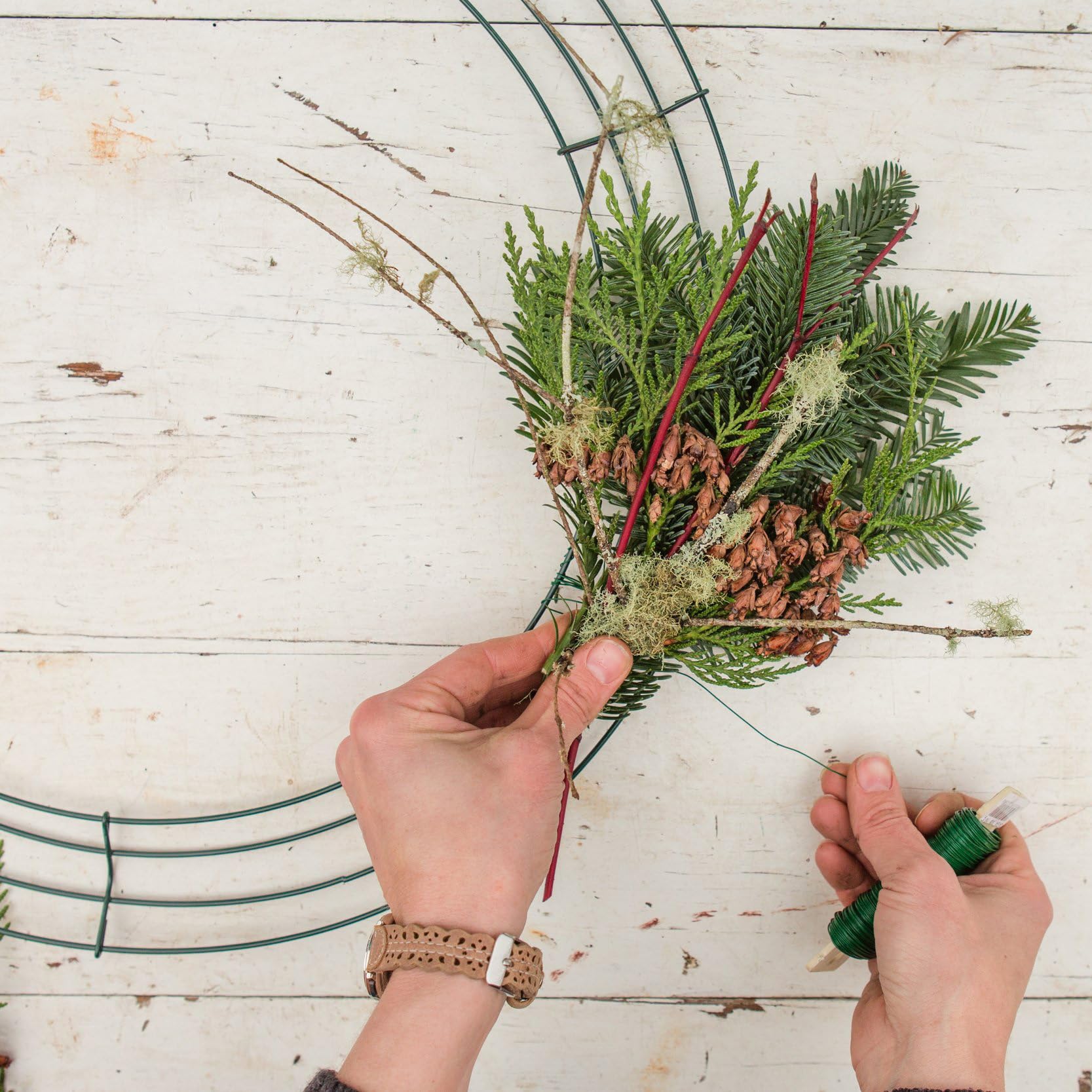 Snapklik.com : 14 Inch Christmas Green Wire Wreath Frame,10 Pack Metal ...