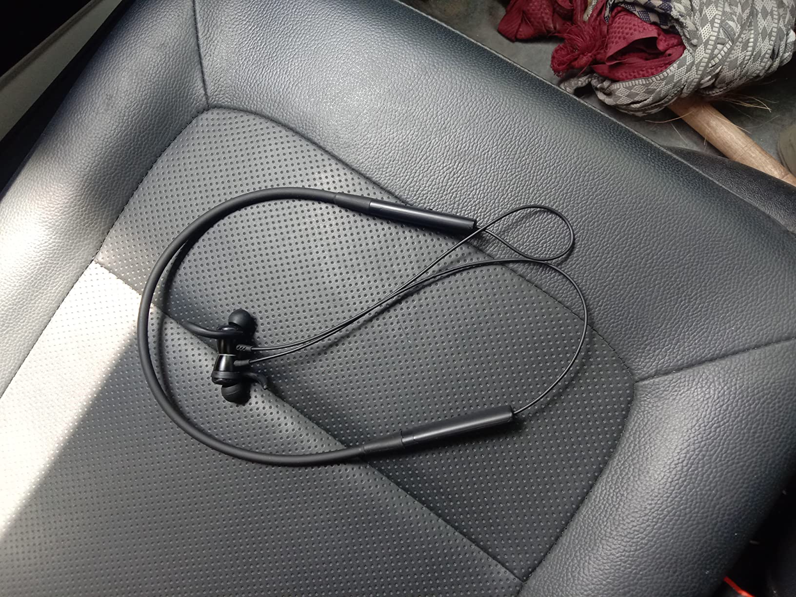 digirock NB405 (Black) with Extra Strong bass, 16 Hours Long Play time ...