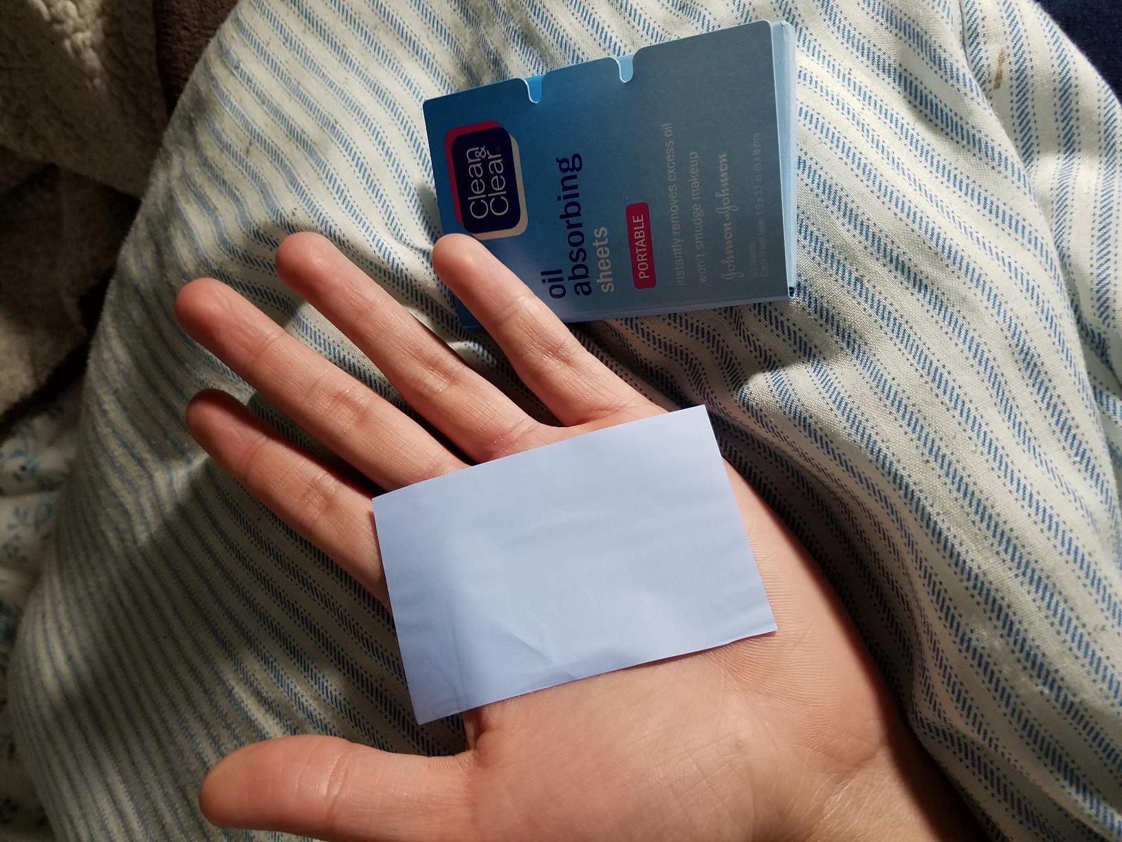 Amazon.com : Clean & Clear Oil Absorbing Facial Sheets, Portable ...