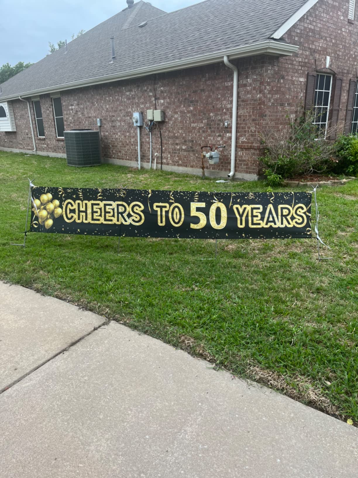 Amazon.com: 50th Birthday Banner Black Gold - Stakes Included - Cheers ...