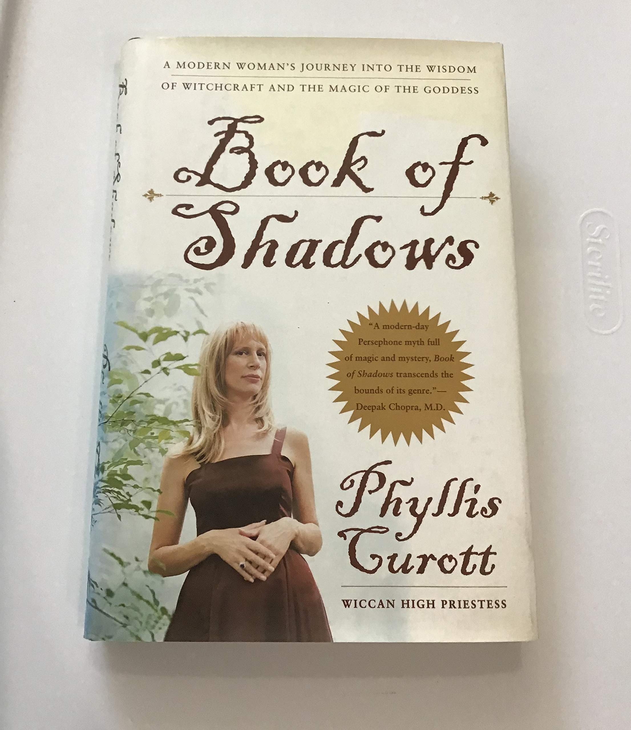 Book of Shadows: A Modern Woman's Journey into the Wisdom of Witchcraft ...