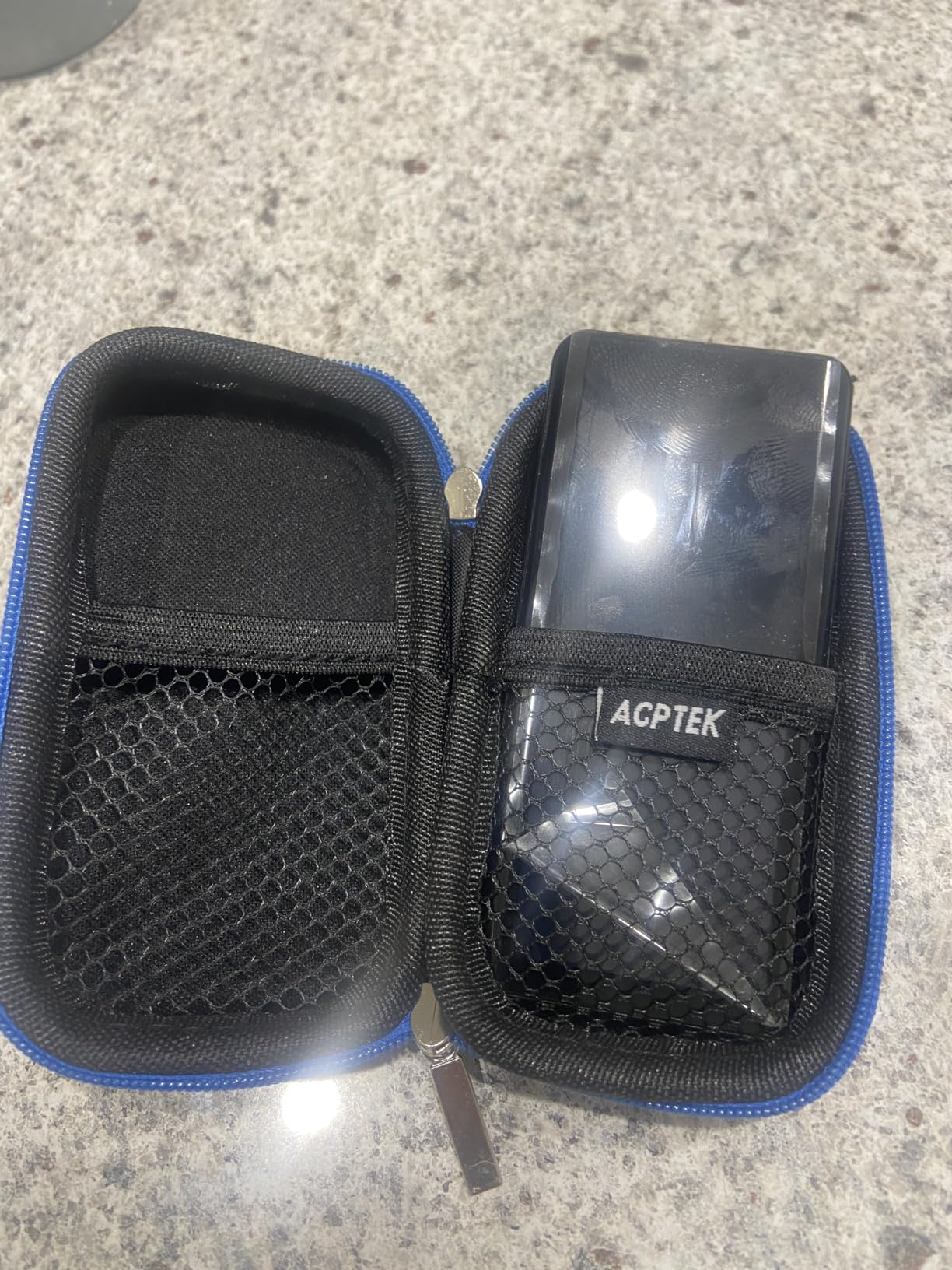 AGPTEK A02 MP3 Player Case,Portable Clamshell Headphones Cover,Holder ...