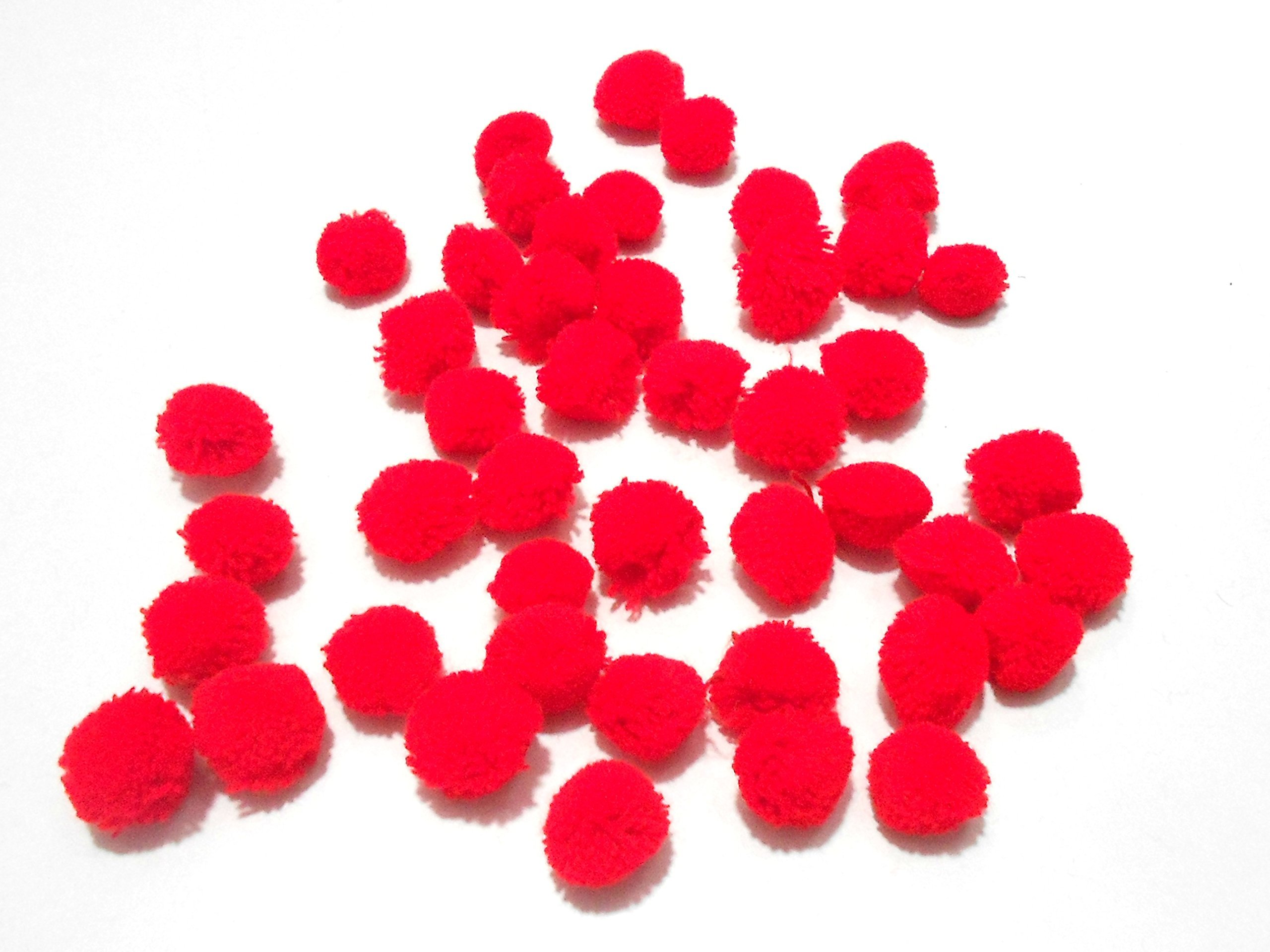 A M Pom Pom Balls (2 cm, Red) - Pack of 100 : Amazon.in: Home & Kitchen