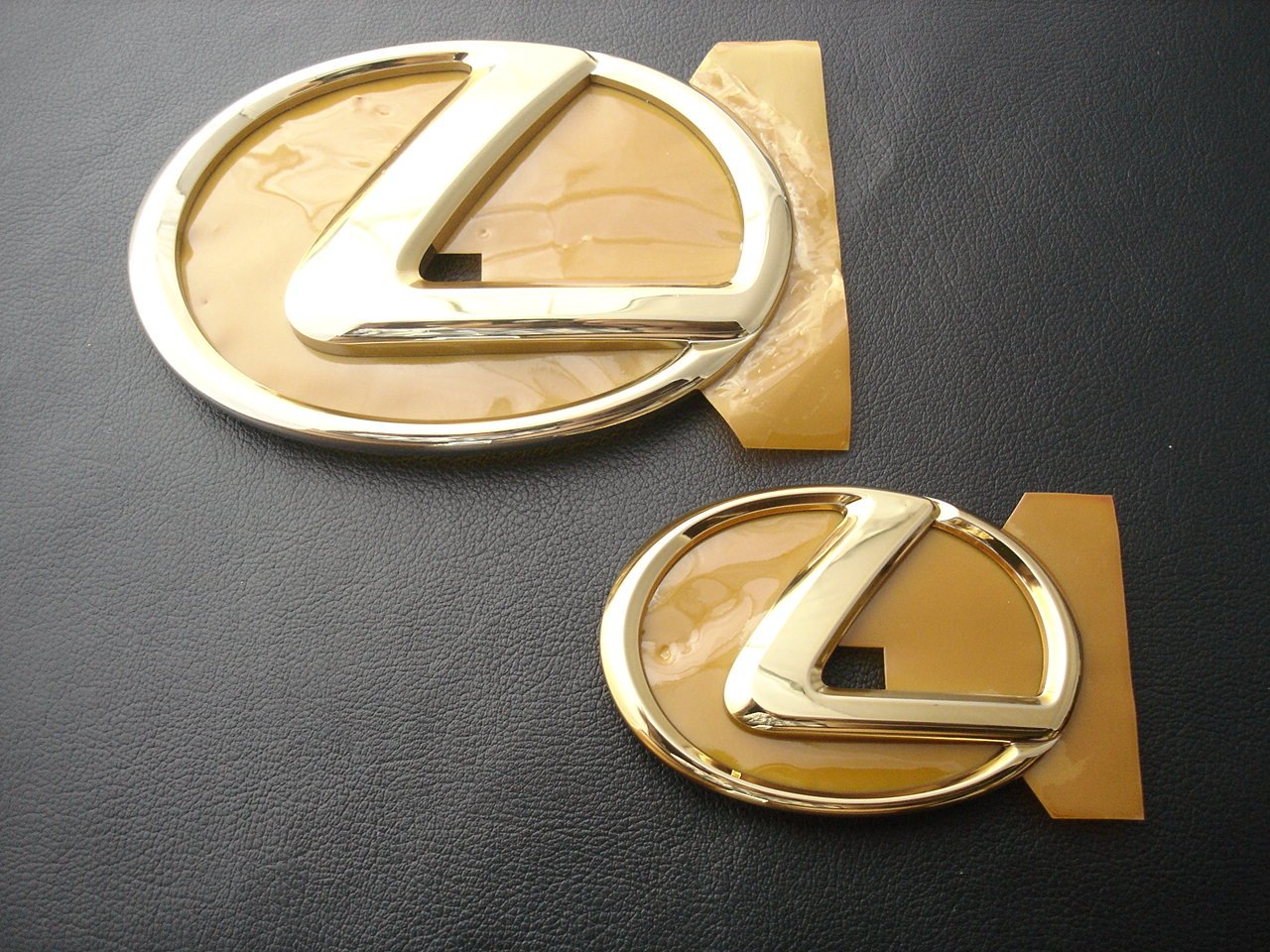 Lexus Logo On Gold Lexus Emblems : R/LS430