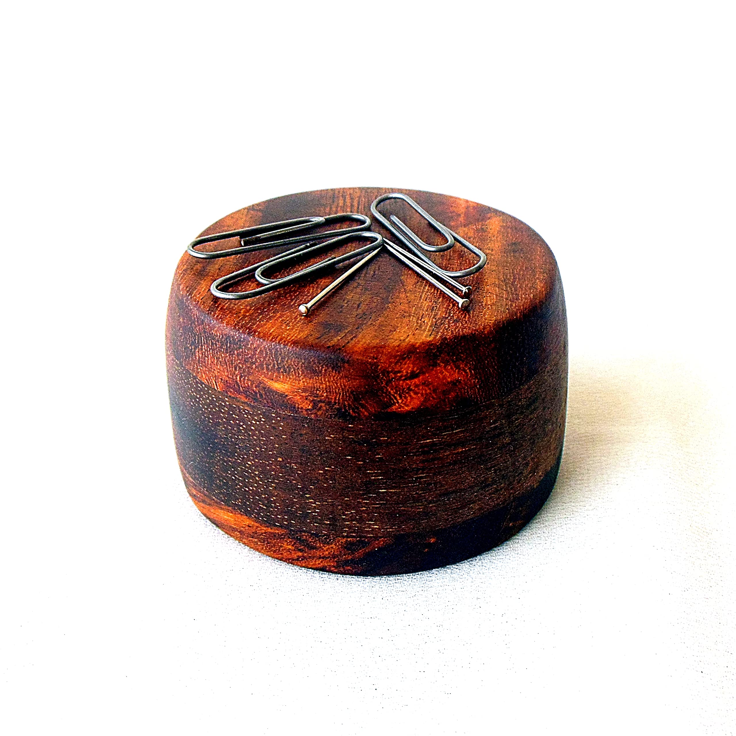 Wooden Classic Vintage Style Magnetic Paperweight (Runwer) : Amazon.in ...