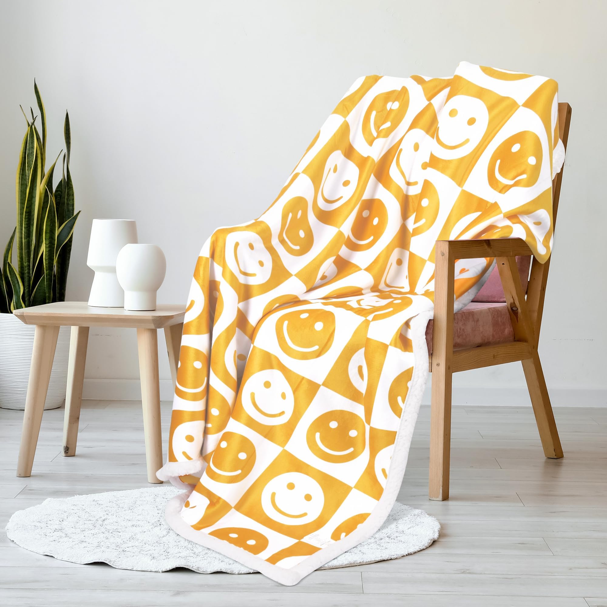 Amazon.com: Yellow Smiley Face Sherpa Fluffy Blanket - Preppy Room ...