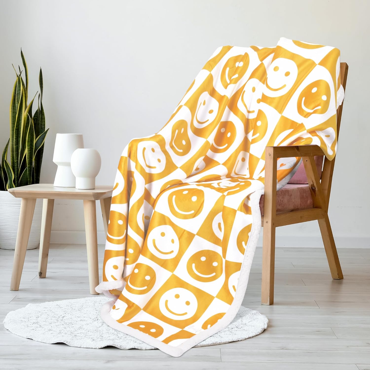 Amazon.com: Yellow Smiley Face Sherpa Fluffy Blanket - Preppy Room ...