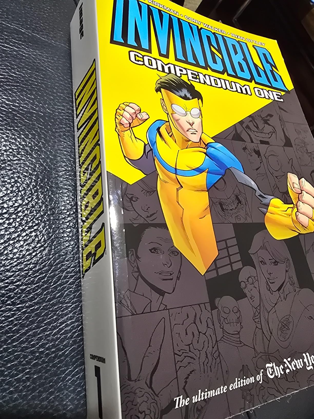 Invincible Compendium Vol. 1 eBook : Kirkman, Robert, Ottley, Ryan ...