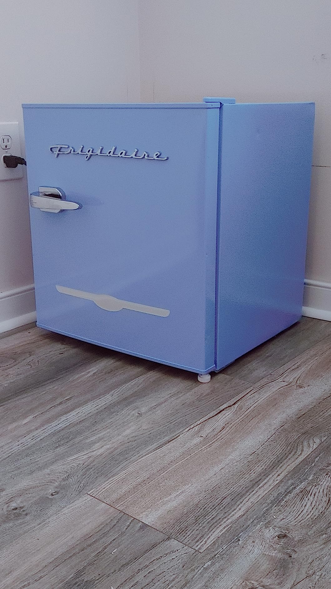 $30/mo - Finance Frigidaire EFR176-BLUE 1.6 cu ft Blue Retro Fridge ...