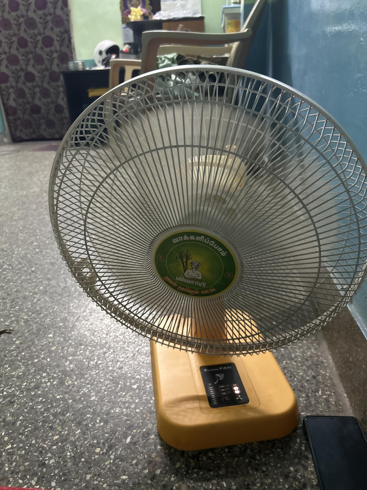 SUN KING 16 Inch 5100 mAh Battery Portable 20 Watt Solar Powered Fan ...