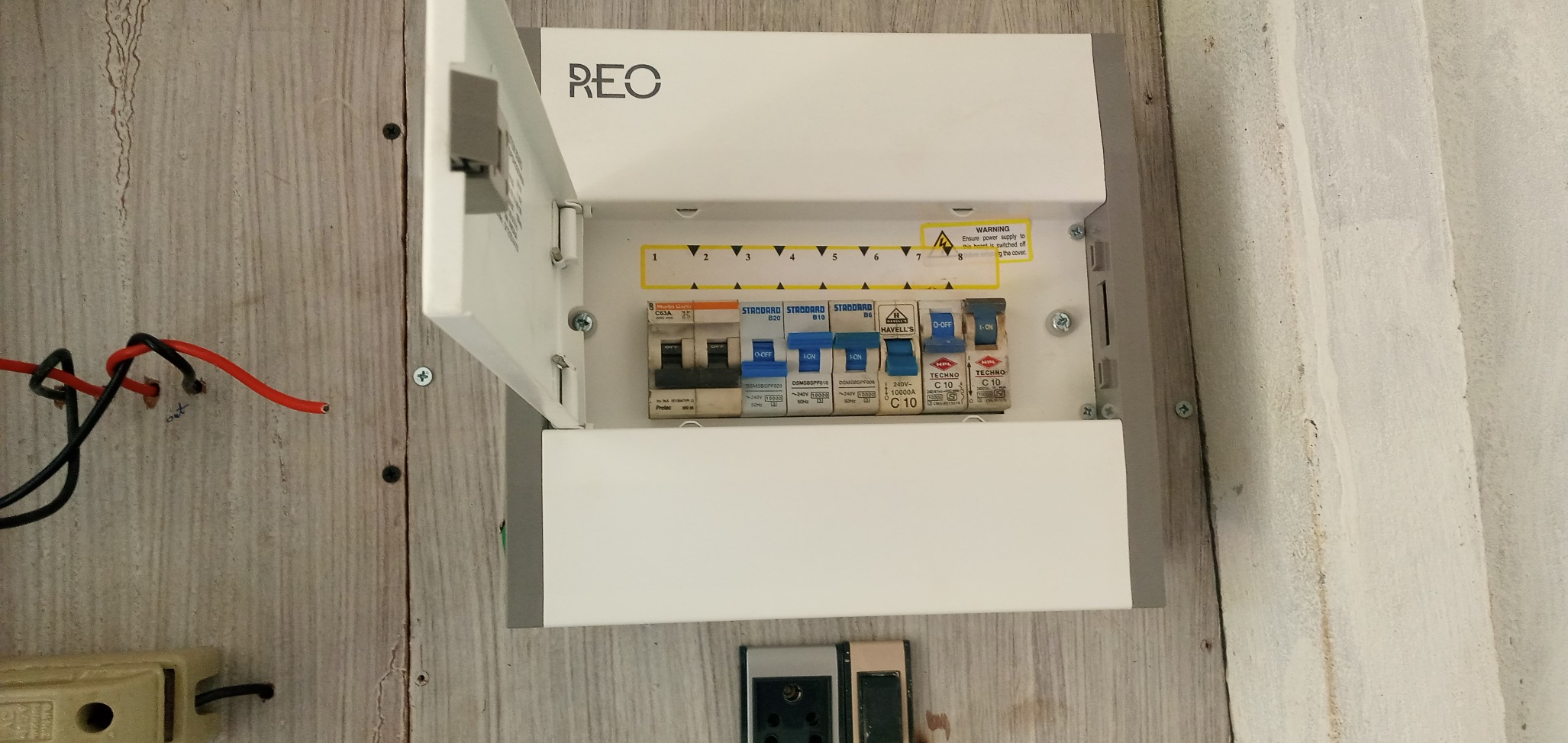 REO 8 Way DD Distribution Box (MCB Box) - Copper, IP44, Water Resistant ...