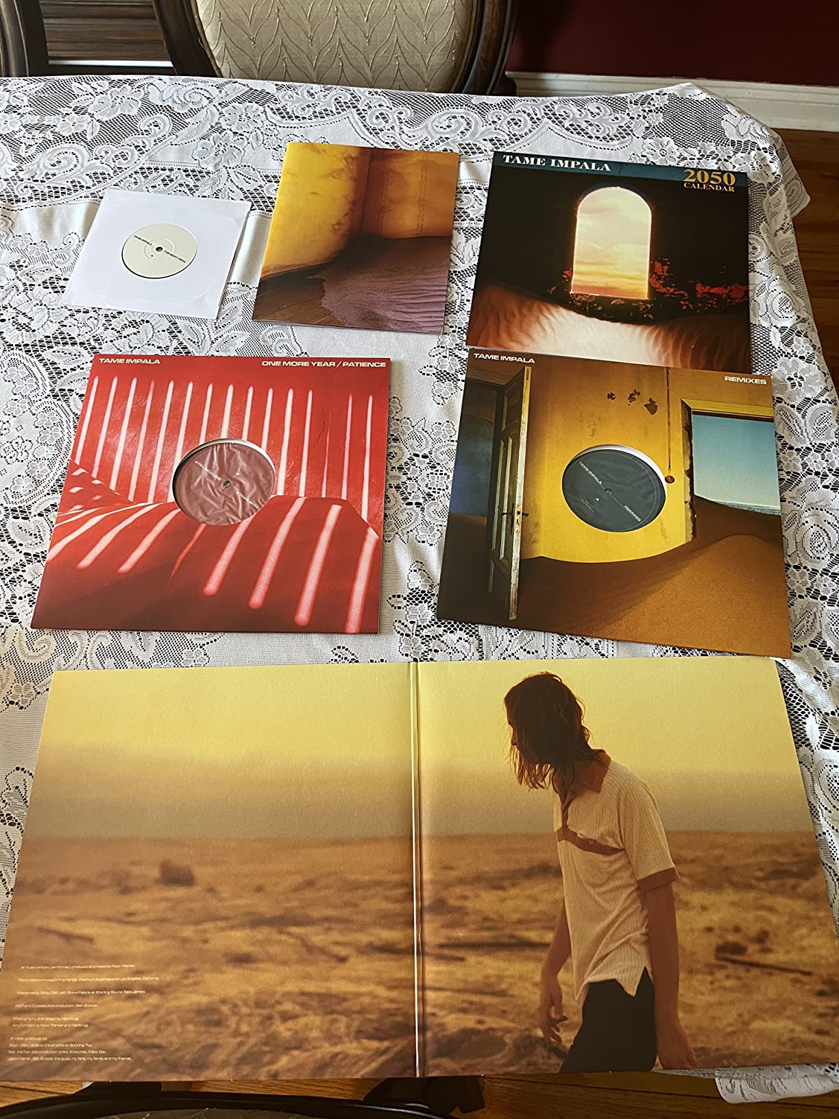 Amazon.com: The Slow Rush[Deluxe Box Set LP]: CDs & Vinyl