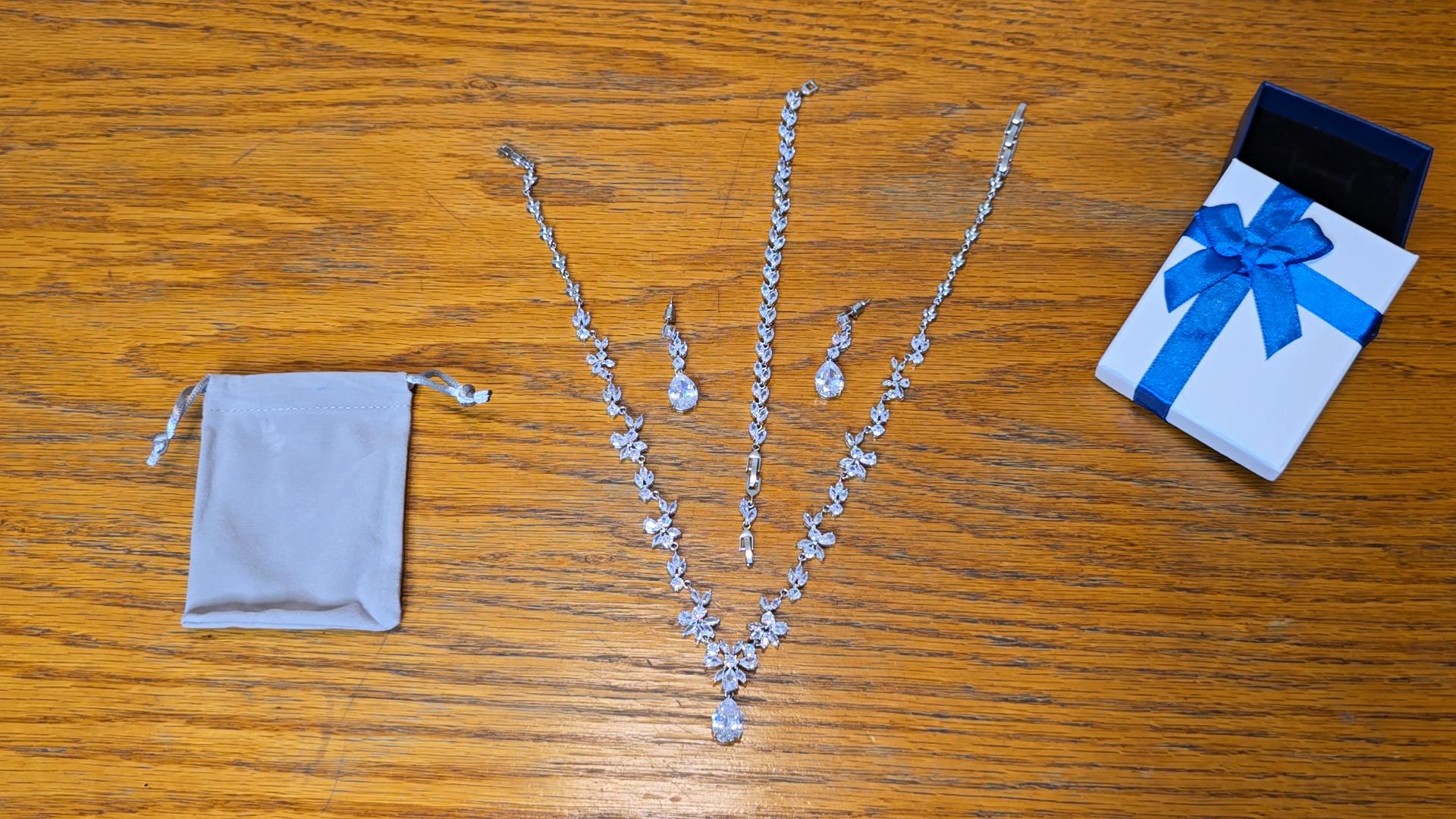 Watch Beautiful Necklace, Earrings and Bracelet Jewelry Set on Amazon Live