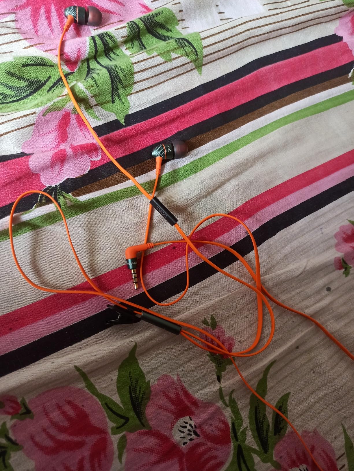 boAt Bassheads 228 in-Ear Wired Earphones with Super Extra Bass ...