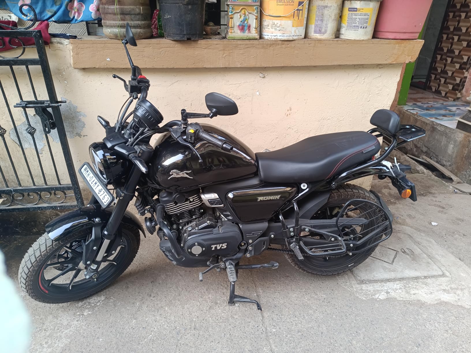 TVS Ronin-2025 Edition Backrest : Amazon.in: Car & Motorbike