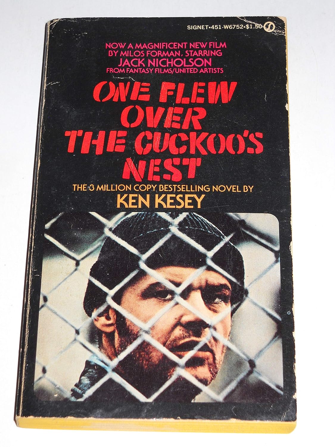 One Flew Over the Cuckoo's Nest: Kesey, Ken: 9780451137098: Amazon.com ...