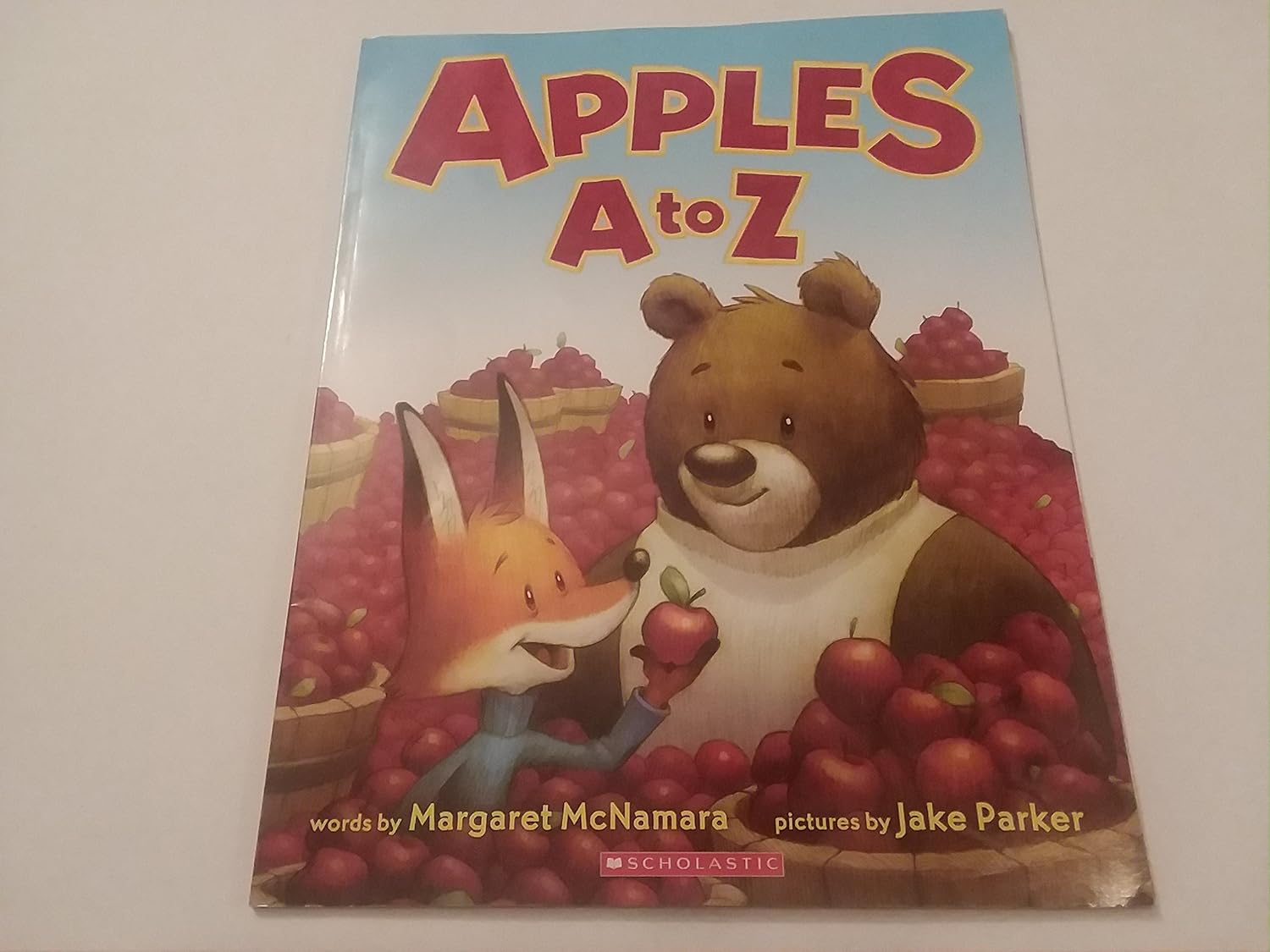 Apples A to Z: McNamara, Margaret, Parker, Jake: 9780439728089: Amazon ...