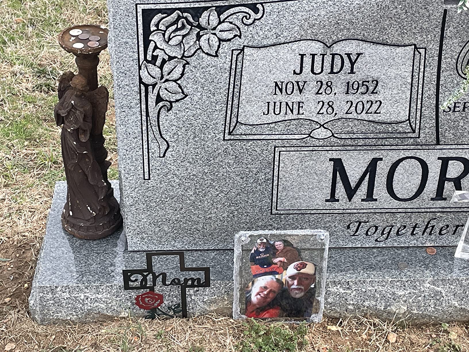 Amazon.com: HPX Mom Metal Cross Garden Stake: Cemetery Memorial Cross ...