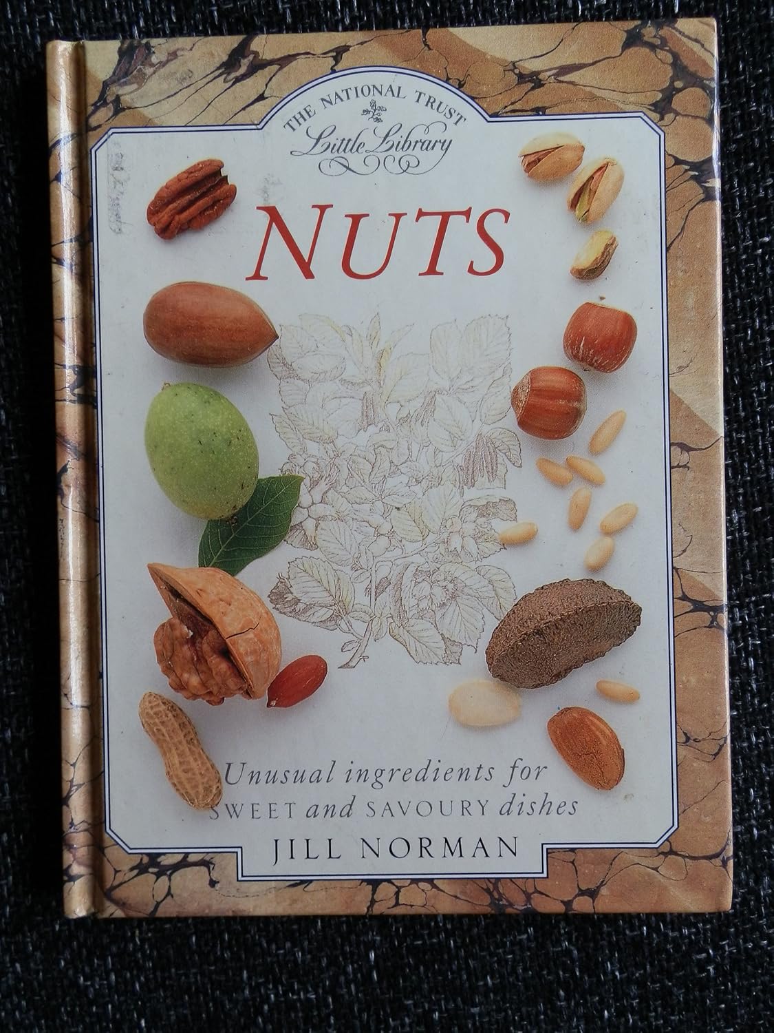 Nuts (The National Trust Little Library): Norman, Jill, lllus ...