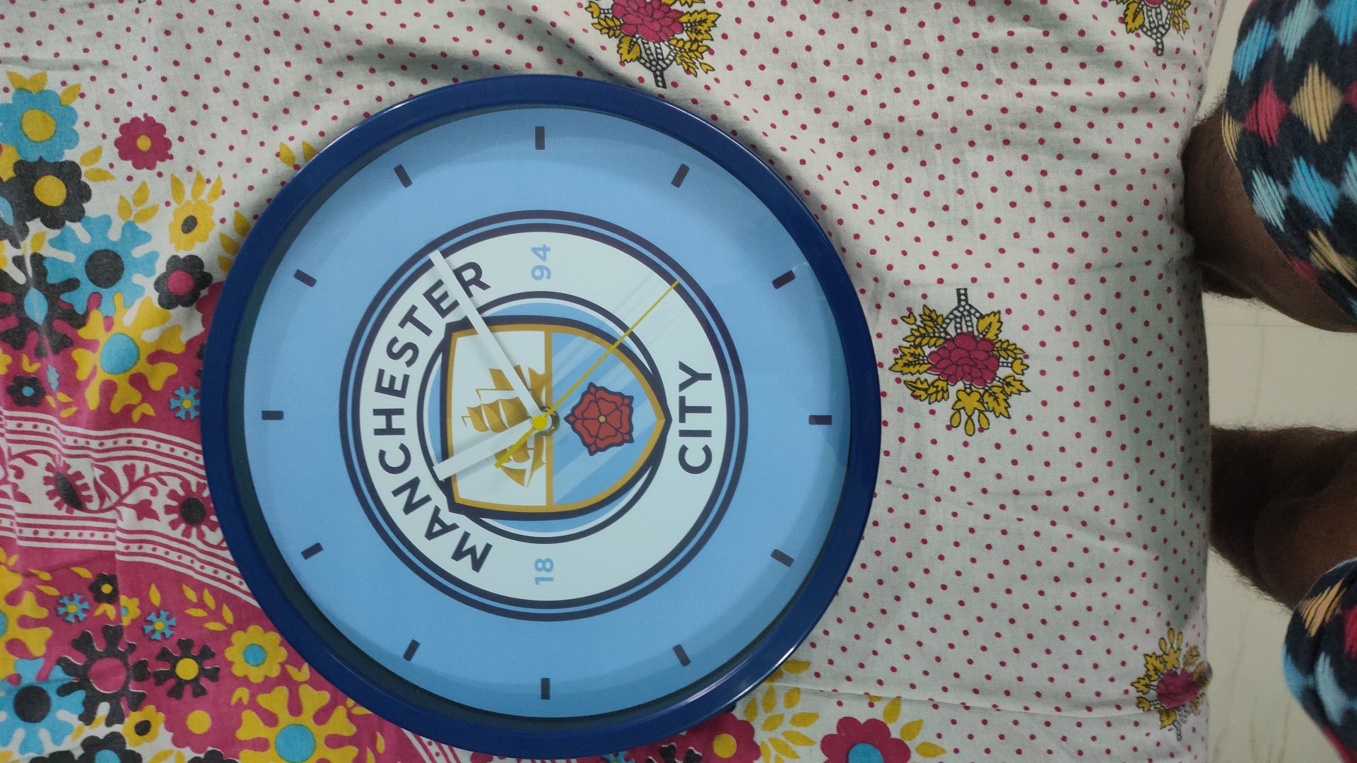 Manchester City F.C. Wall Clock BL : Amazon.in: Home & Kitchen