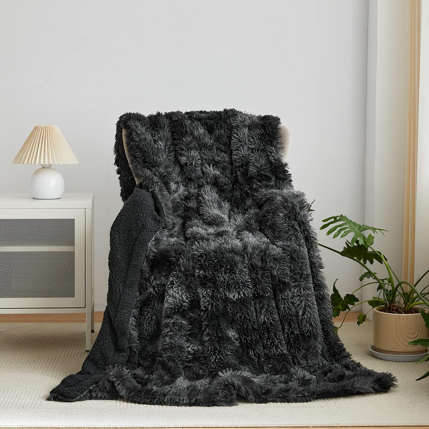 Bedsure Plaid Fausse Fourrure Noir - Polaire Canape Poil Long ...