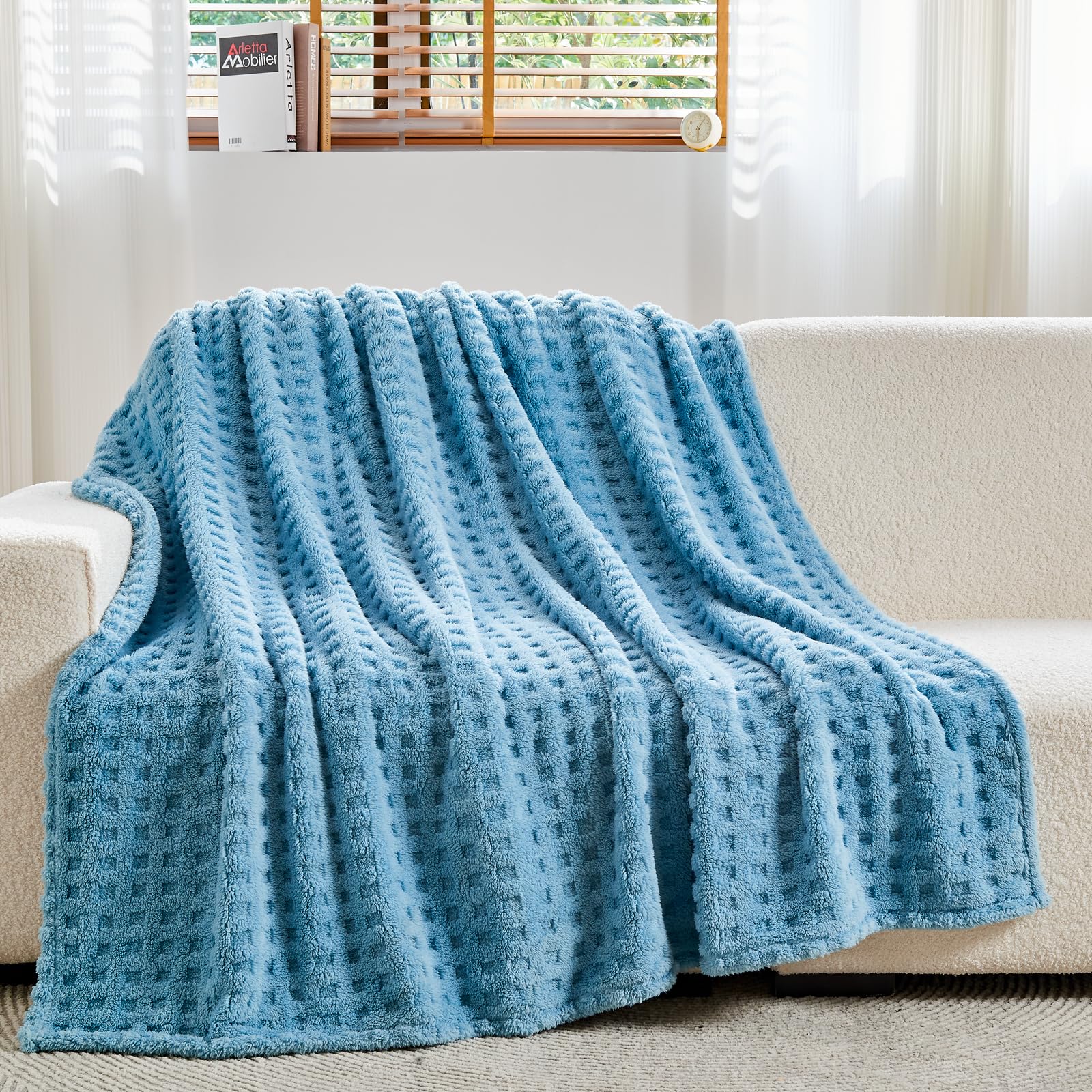 Amazon.com: NEWCOSPLAY Super Soft Throw Blanket Blue Premium Silky ...