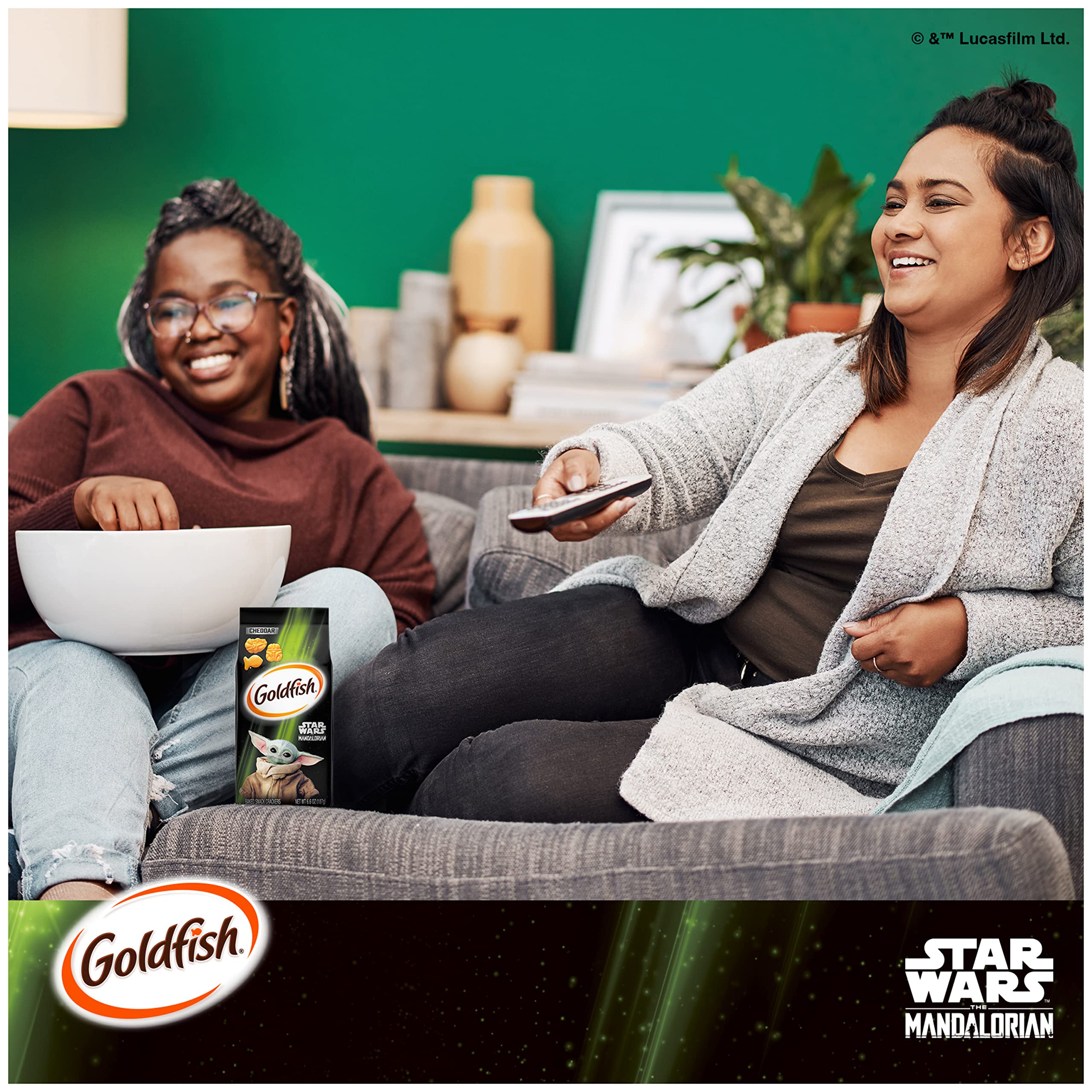 Snapklik.com : Goldfish Star Wars Mandalorian Cheddar Crackers