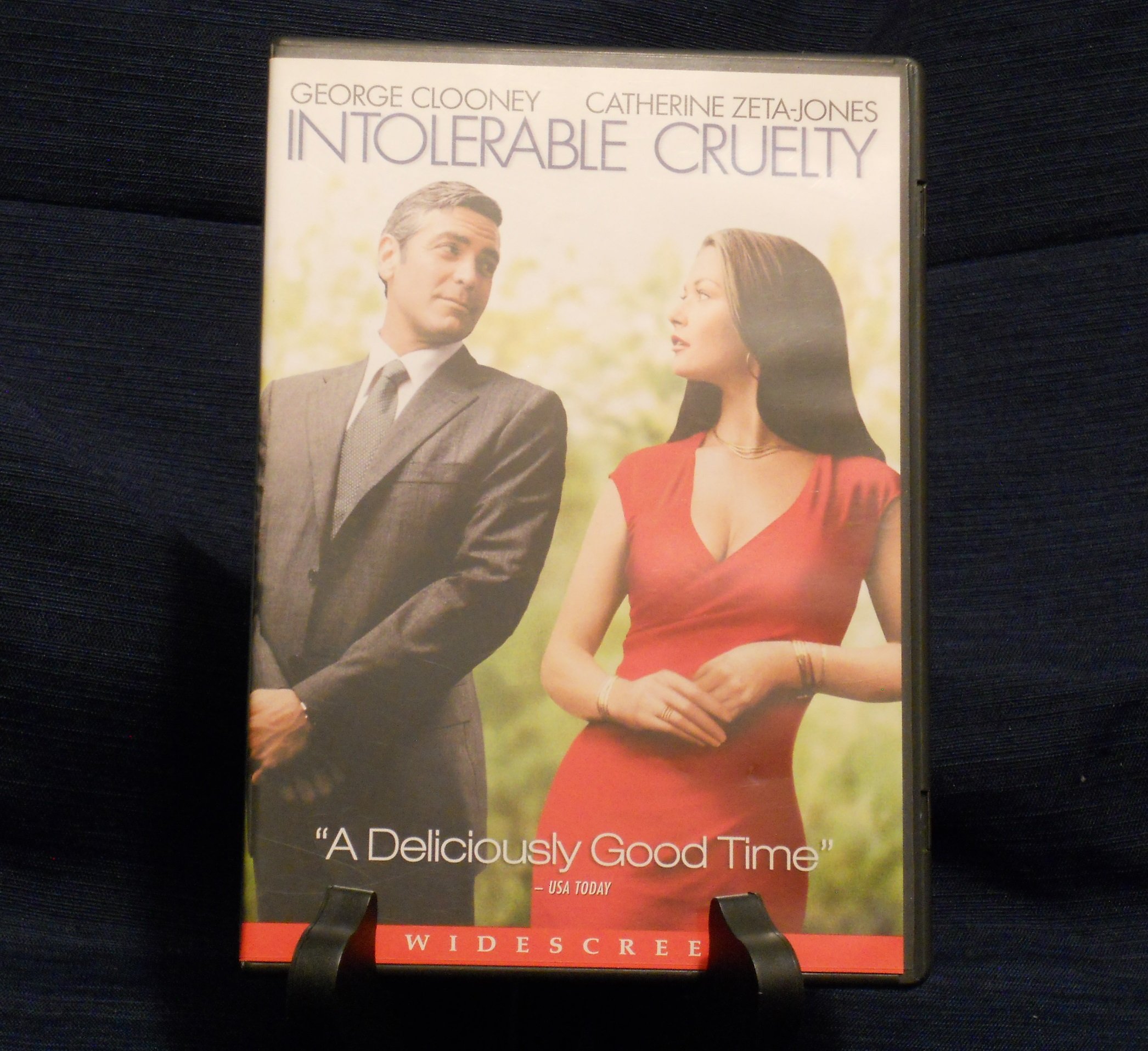 Amazon.com: Intolerable Cruelty (Widescreen Edition) : George Clooney ...