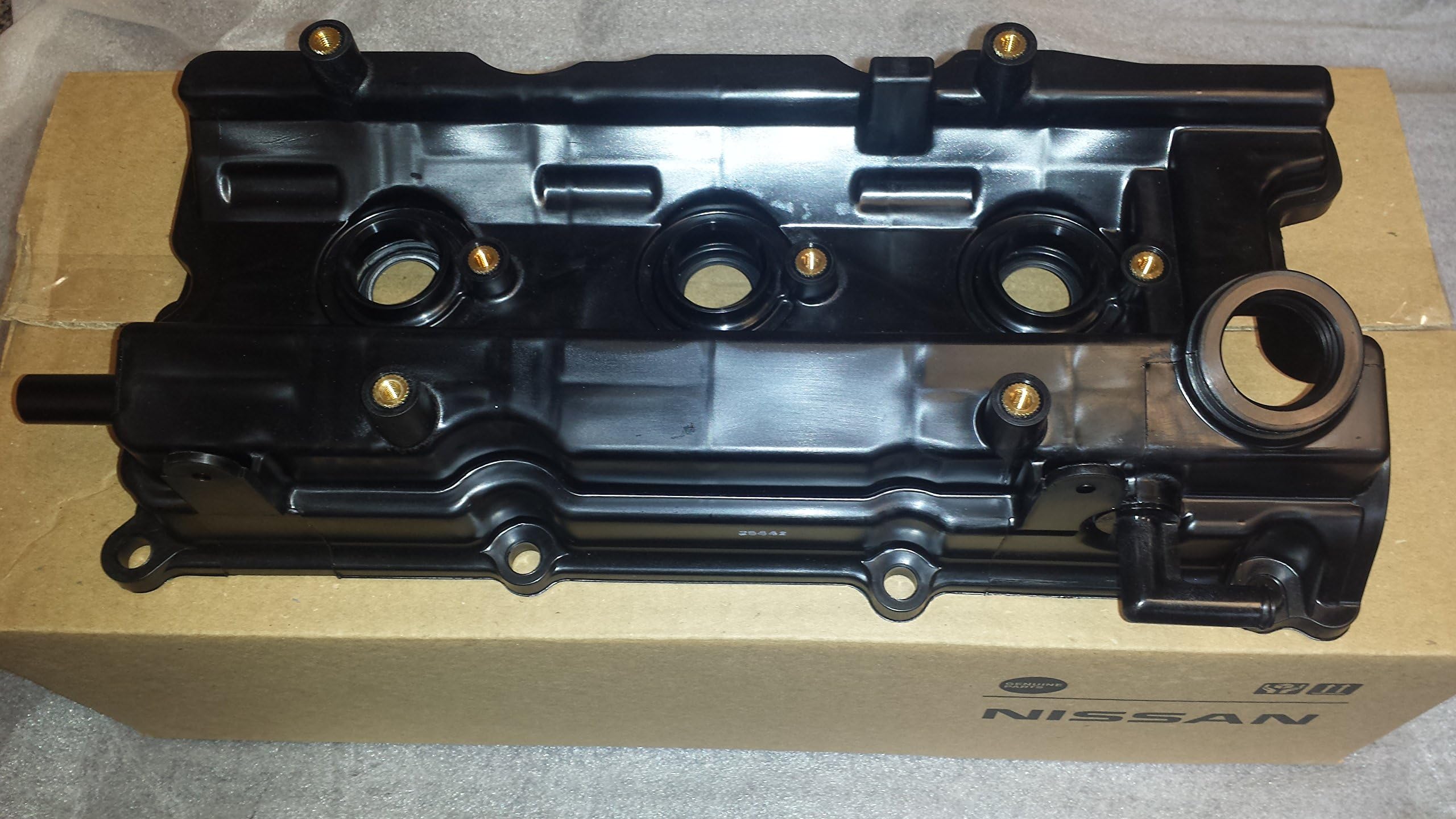 Amazon.com: Genuine Nissan Parts - Cover Assy-Valve Rocker (13264-ZE01A ...