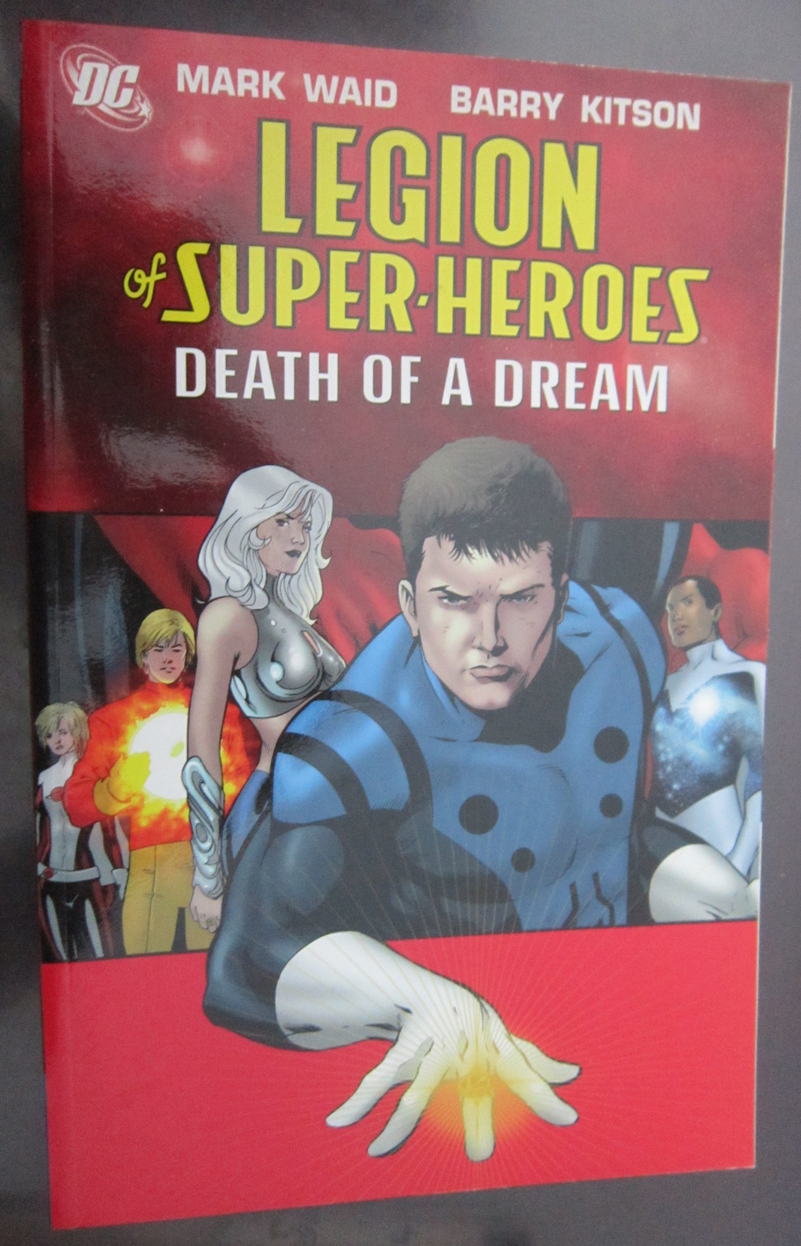 Amazon.com: Legion of Super-heroes 2: Death of a Dream: 9781401209711 ...