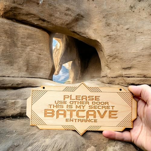 Sign - Secret Batcave Entrance - Raw Wood Door Sign 4x8 | Compra online ...