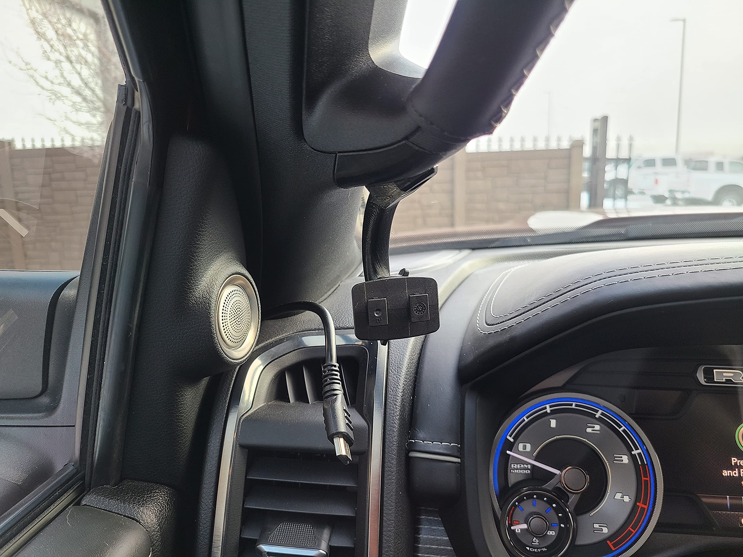 CTS3 Mounting Options A-Pillar Mount For Edge CTS2 & CTS3 Monitors ...