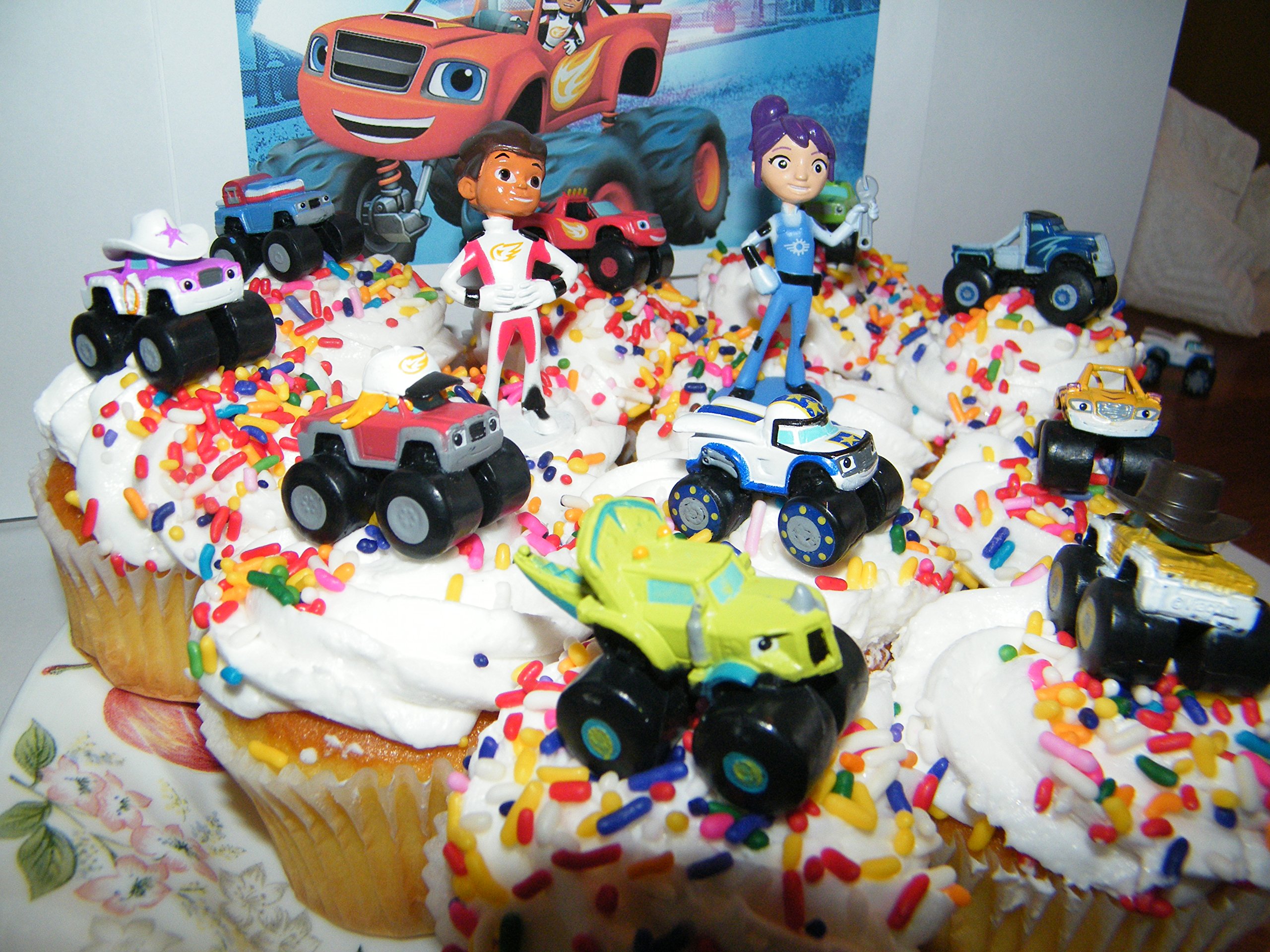 PARK AVE Blaze and The Monster Machines Birthday Deluxe Mini Cake ...