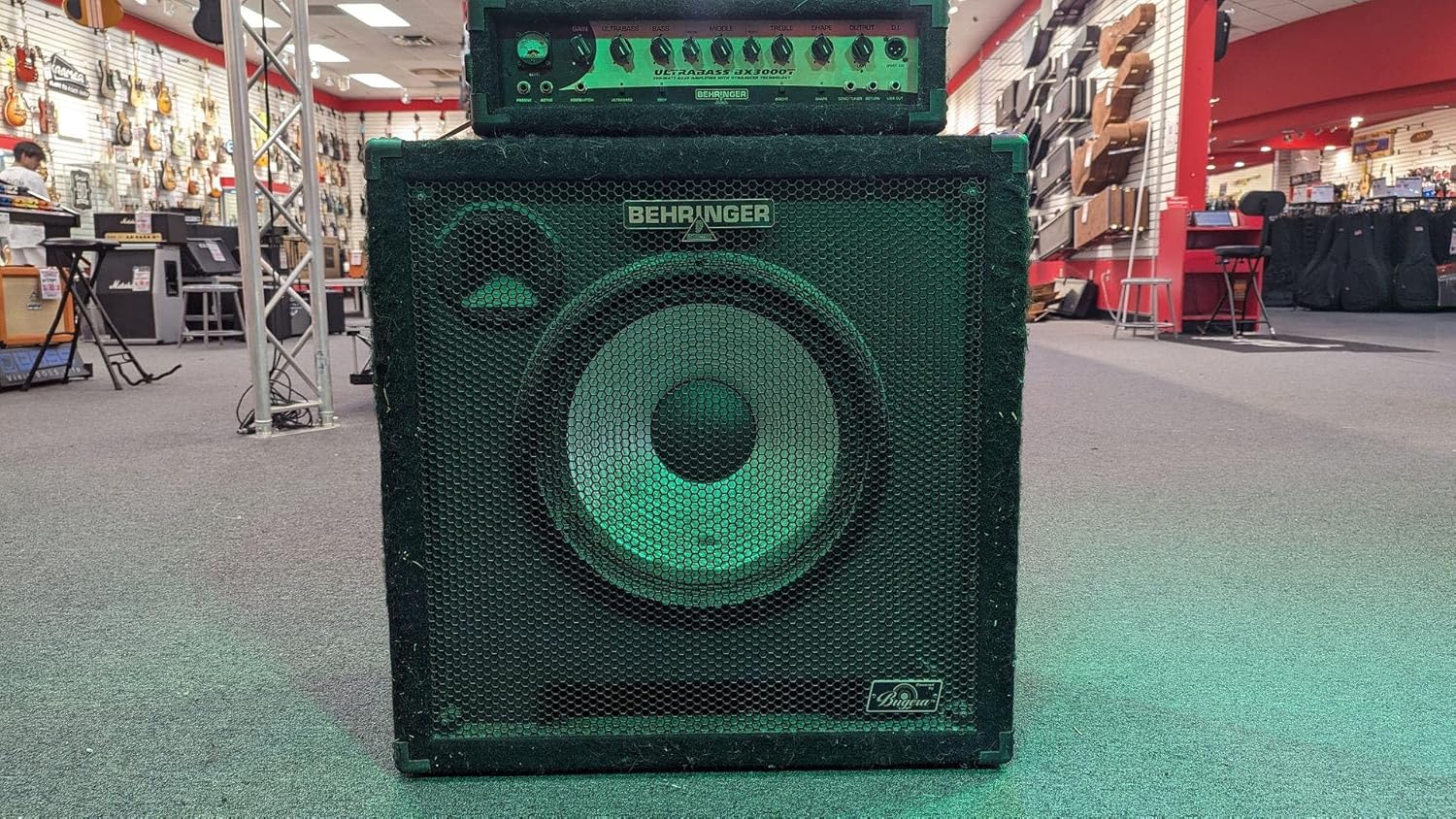 Amazon.com: BX3000T w/ BA115 Ultrabass 600W Bass Cabinet Bass Amplifier ...