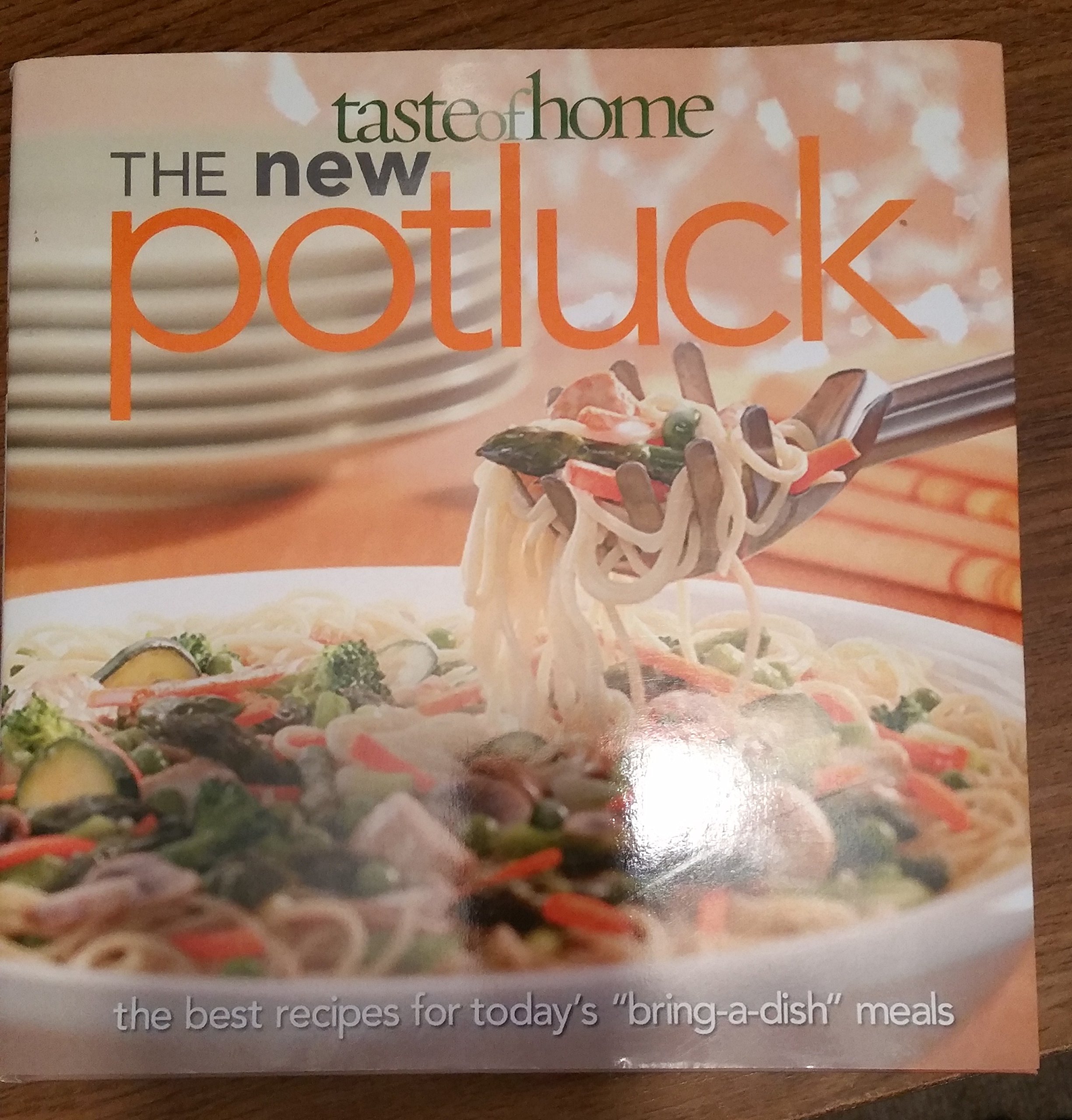 Taste of Home the New Potluck Cookbook: Taste of Home: 9780898218664 ...