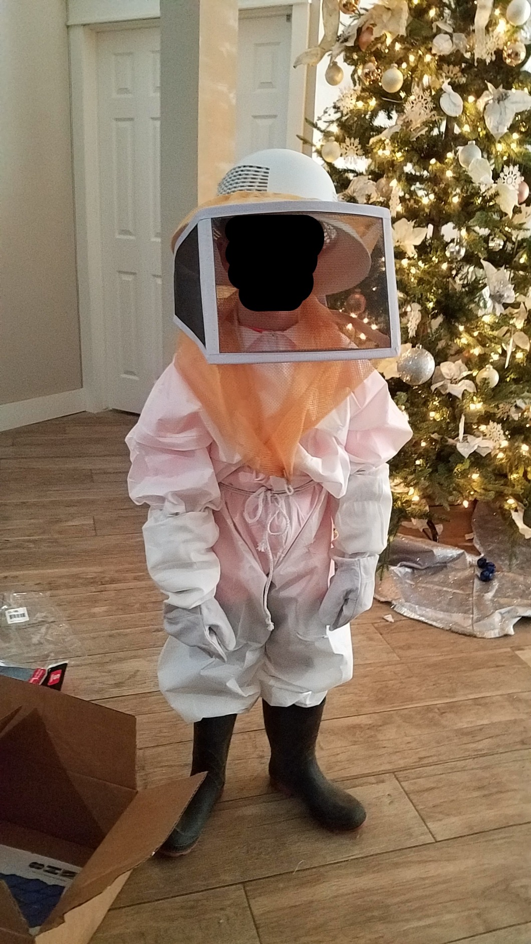 Amazon.com : Mann Lake CL110 Stingless Binding Square Folding Veil with Zipper : Bee Suit ...